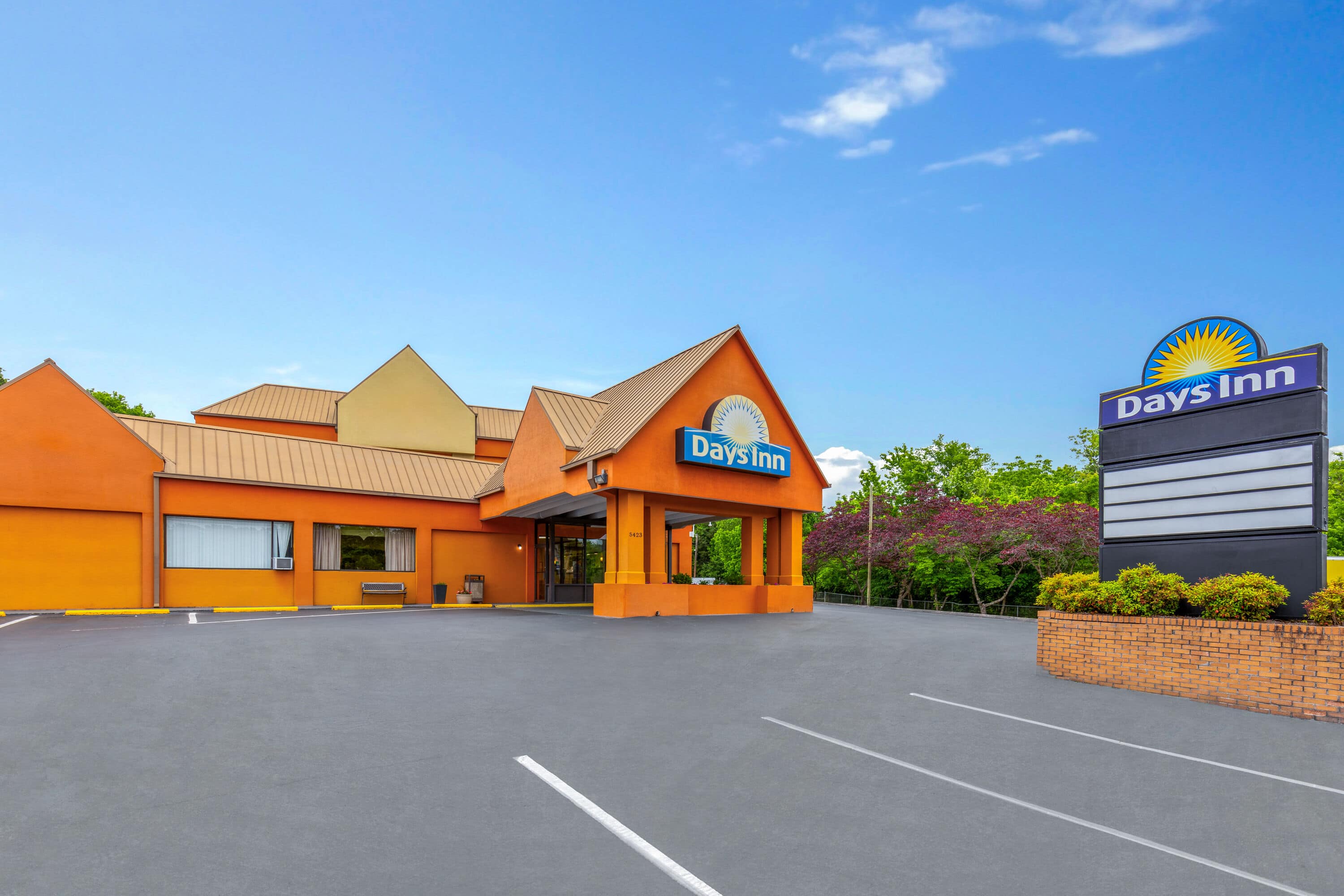 Days Inn by Wyndham Knoxville East | Knoxville, TN Hotels