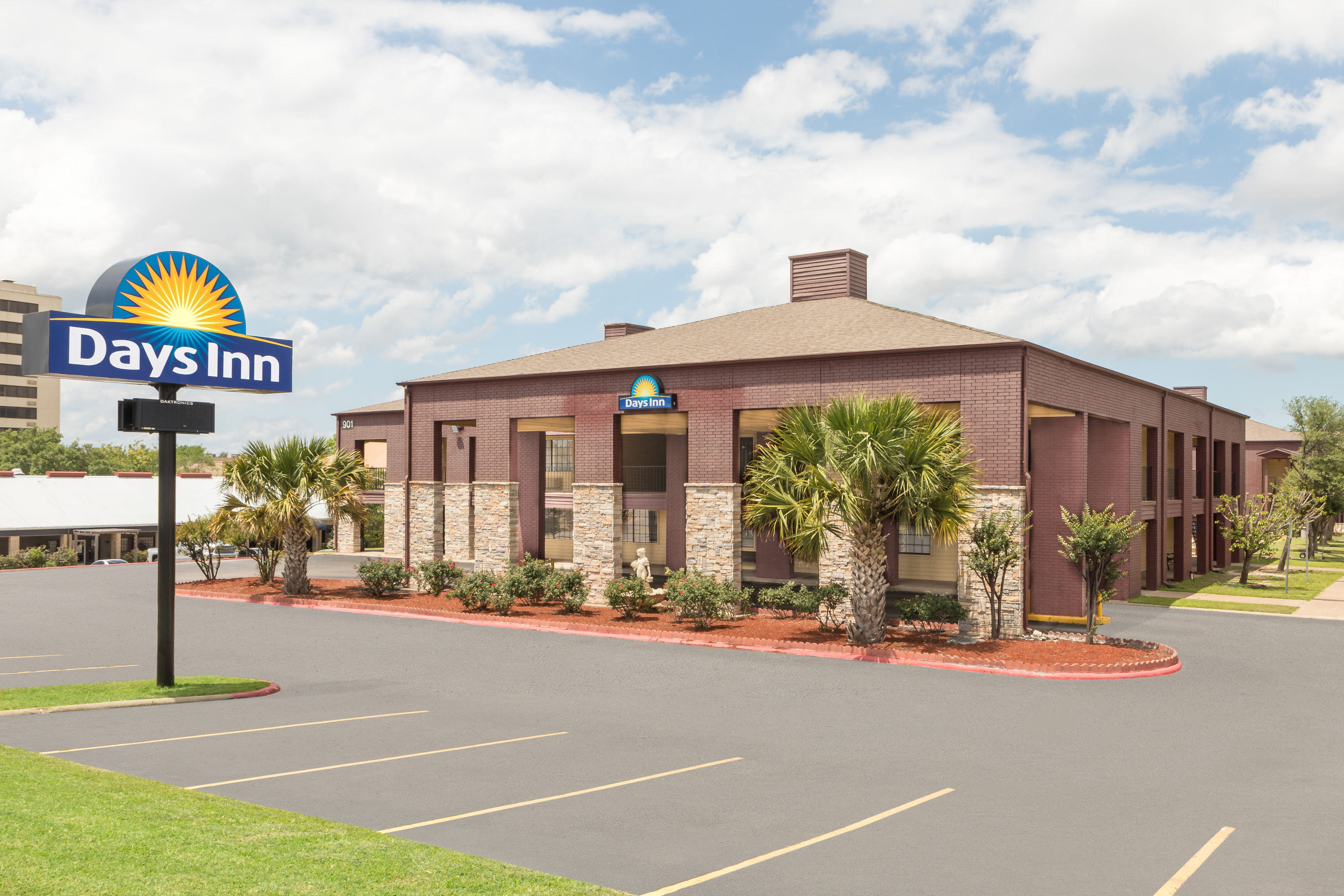 Days Inn by Wyndham College Station University Drive | College Station ...