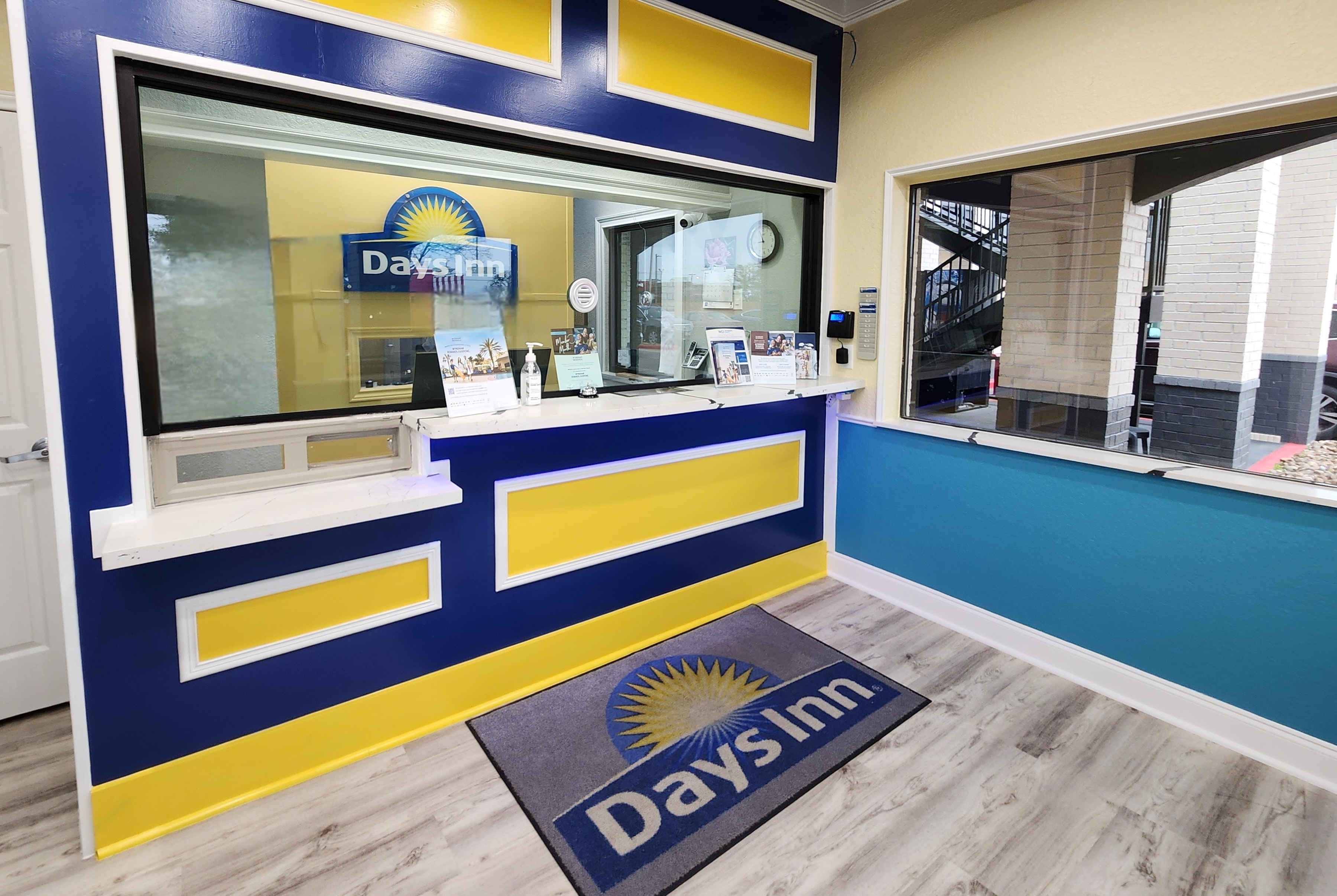 Days Inn by Wyndham Dickinson TX | Dickinson, TX Hotels