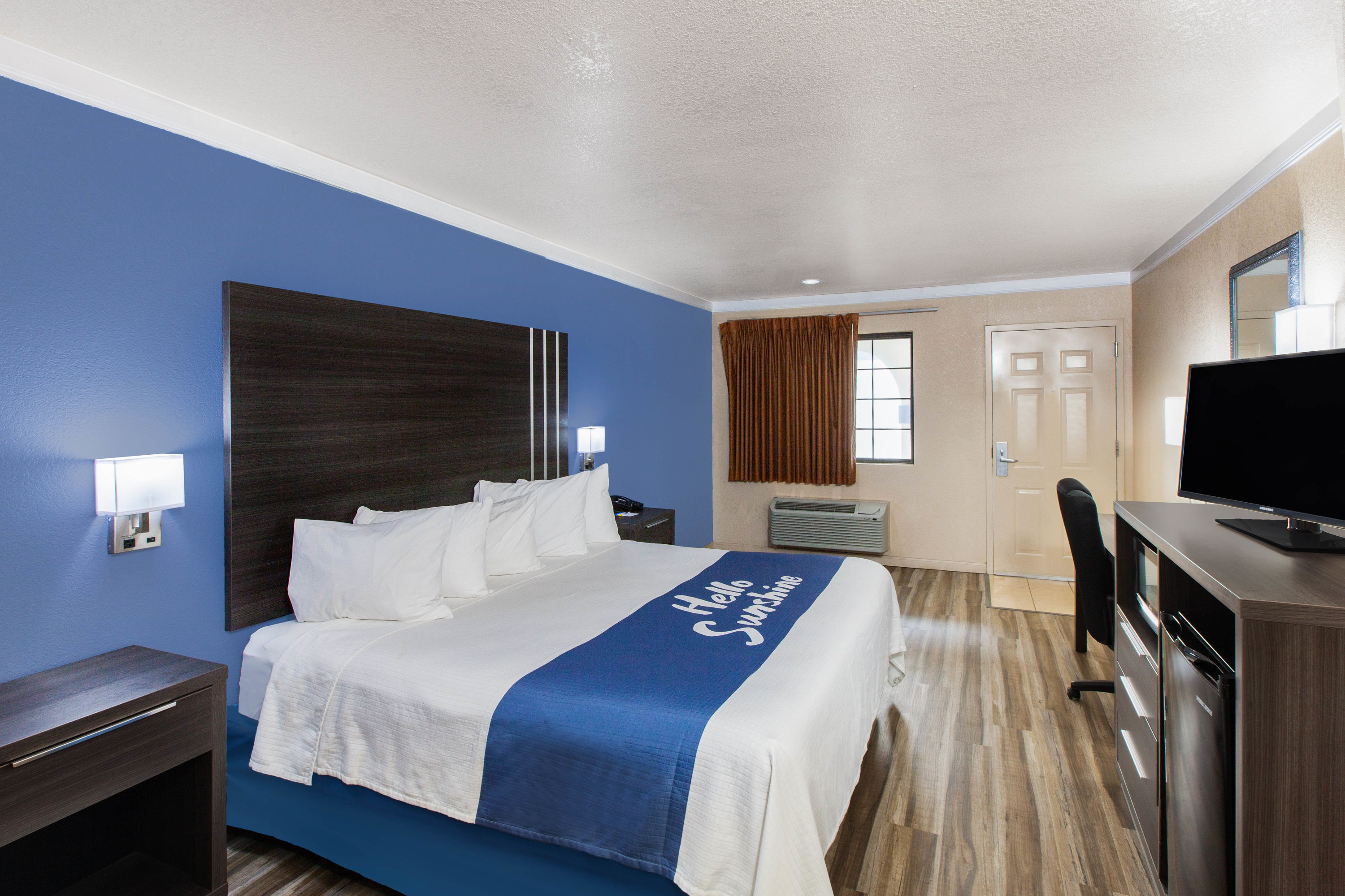Days Inn & Suites by Wyndham Braunig Lake | Elmendorf, TX Hotels