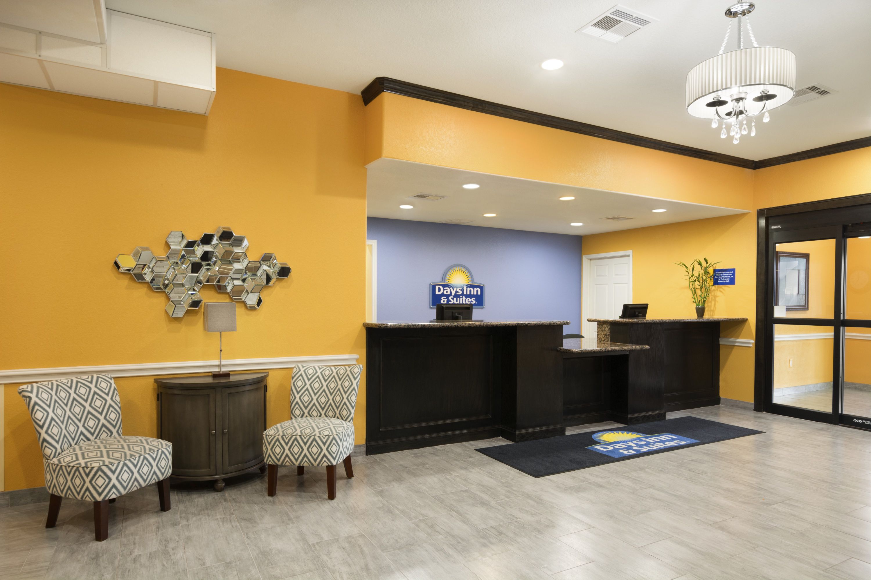 Days Inn & Suites by Wyndham Galveston West/Seawall | Galveston, TX Hotels