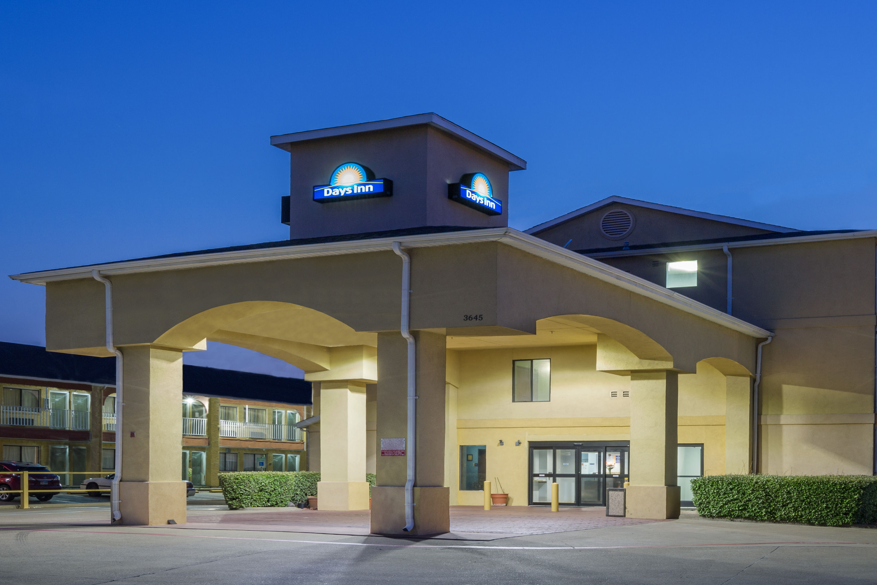 Days Inn by Wyndham Dallas Garland West | Garland, TX Hotels