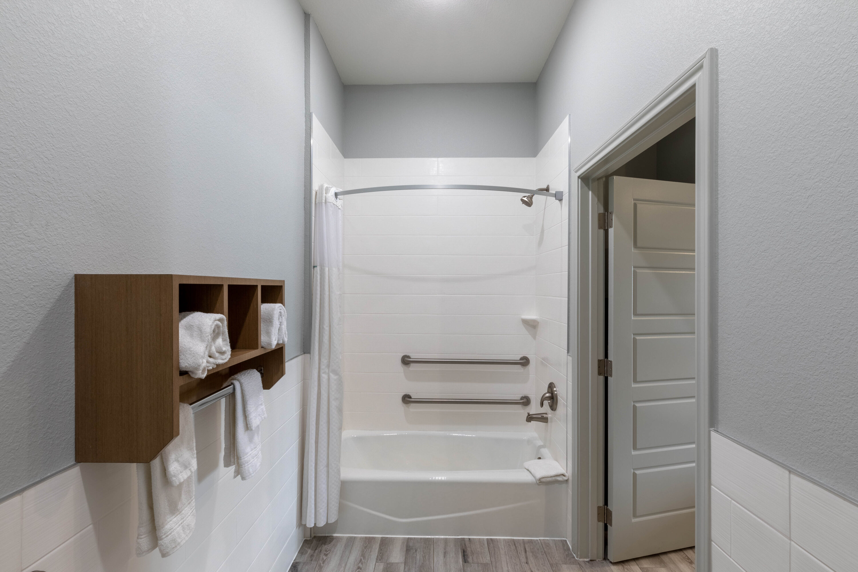 Days Inn & Suites by Wyndham Downtown/University of Houston | Houston ...
