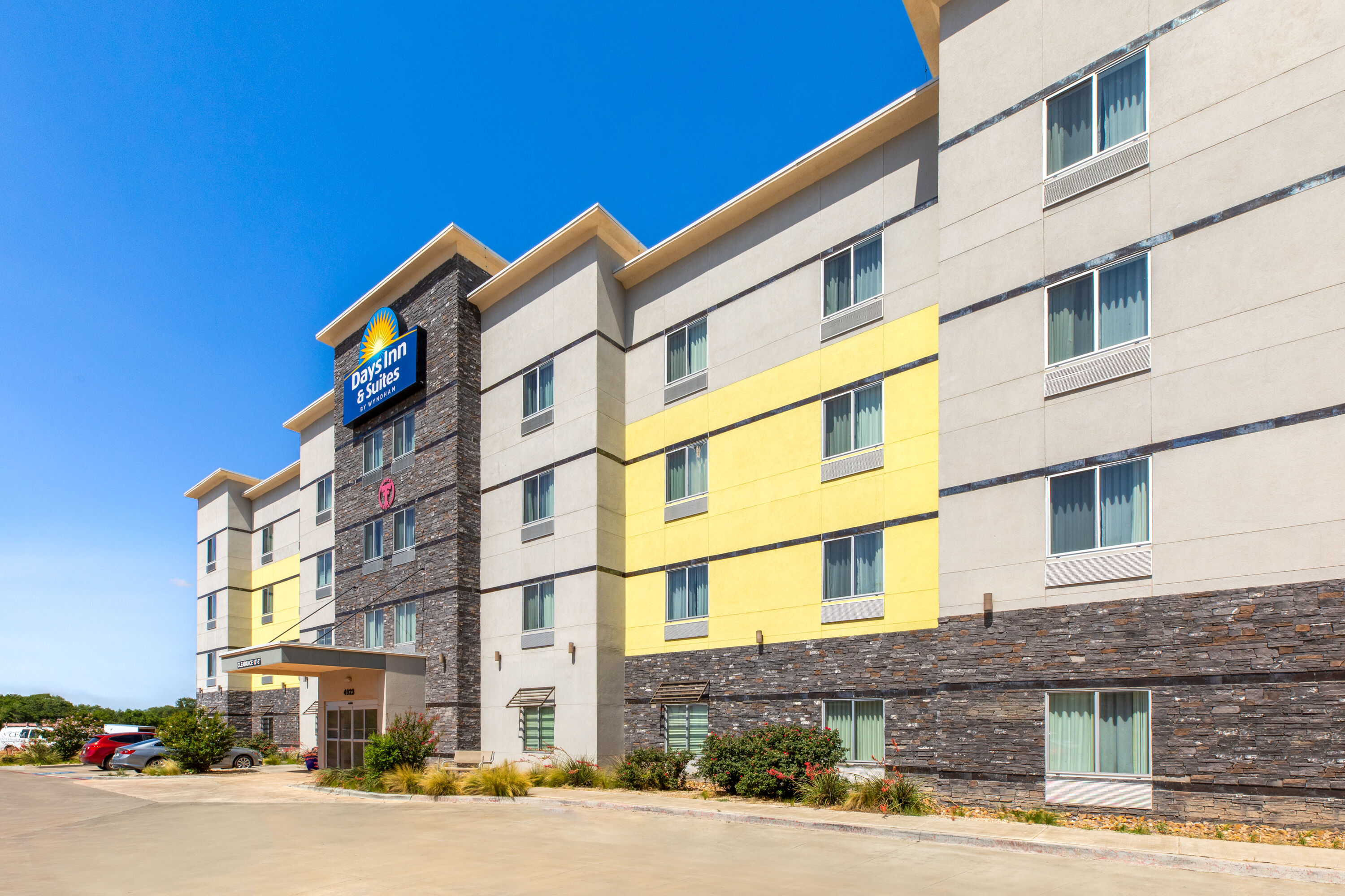 Days Inn & Suites by Wyndham Lubbock Medical Center | Lubbock, TX Hotels