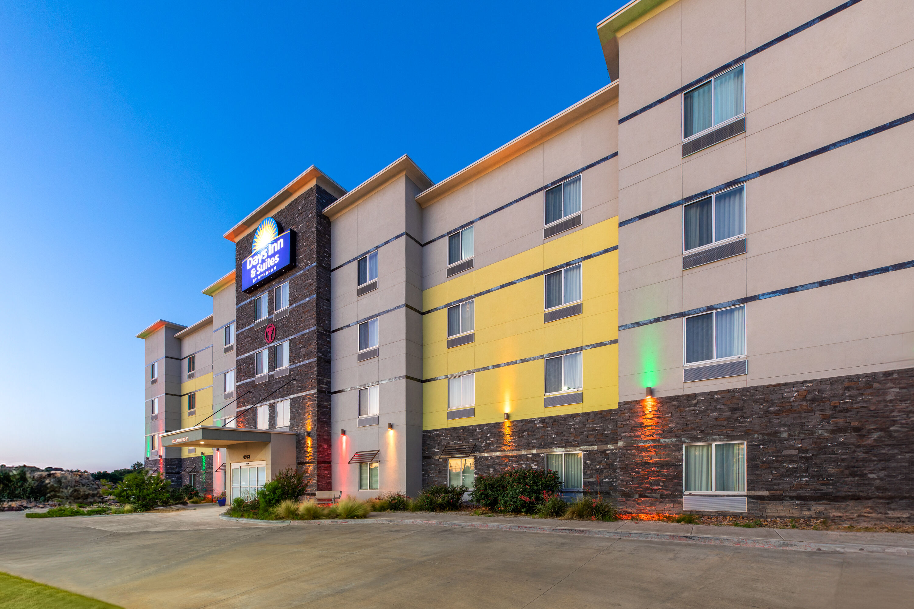 Days Inn & Suites by Wyndham Lubbock Medical Center | Lubbock, TX Hotels