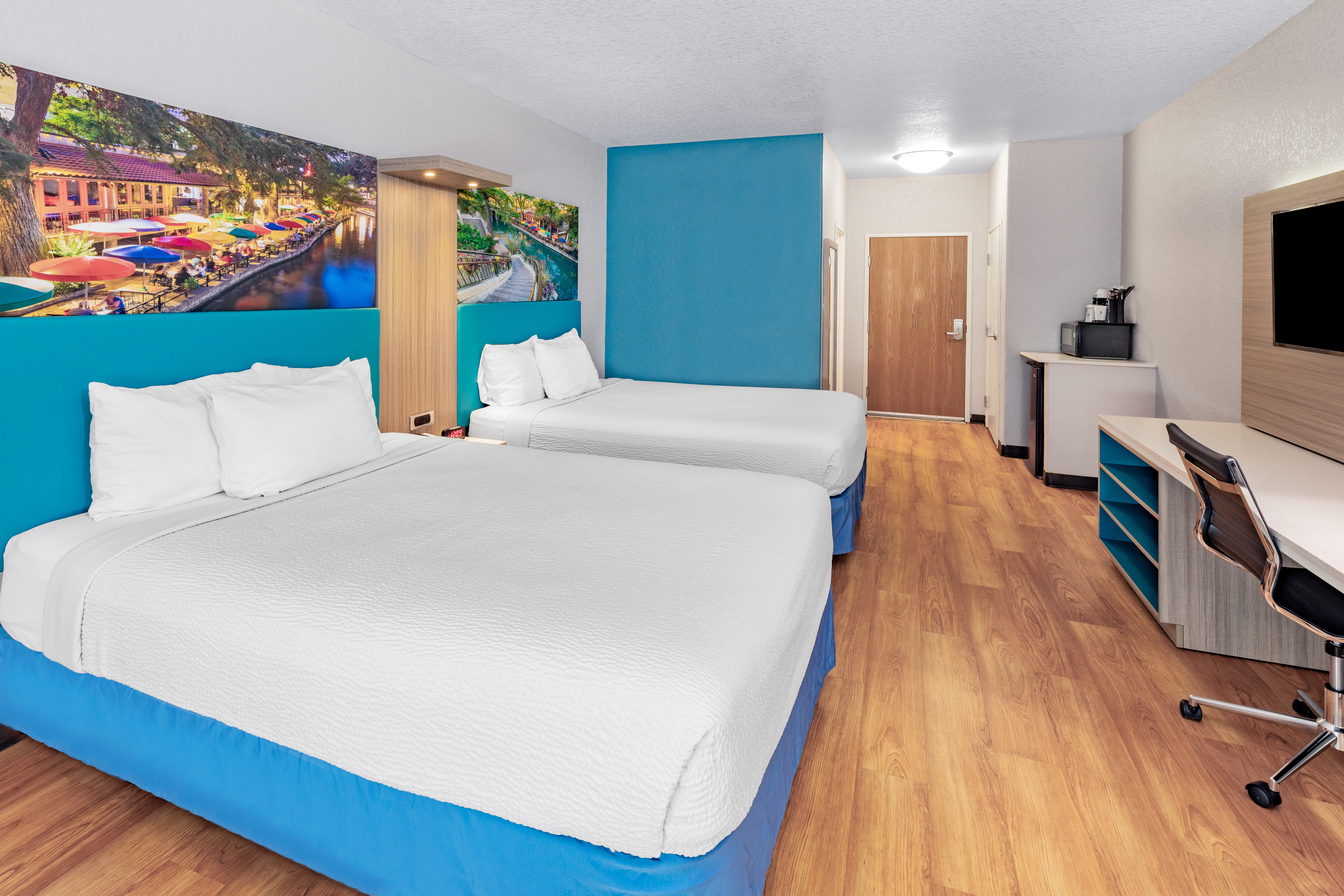 Days Inn & Suites by Wyndham San Antonio near Frost Bank Ctr | San ...