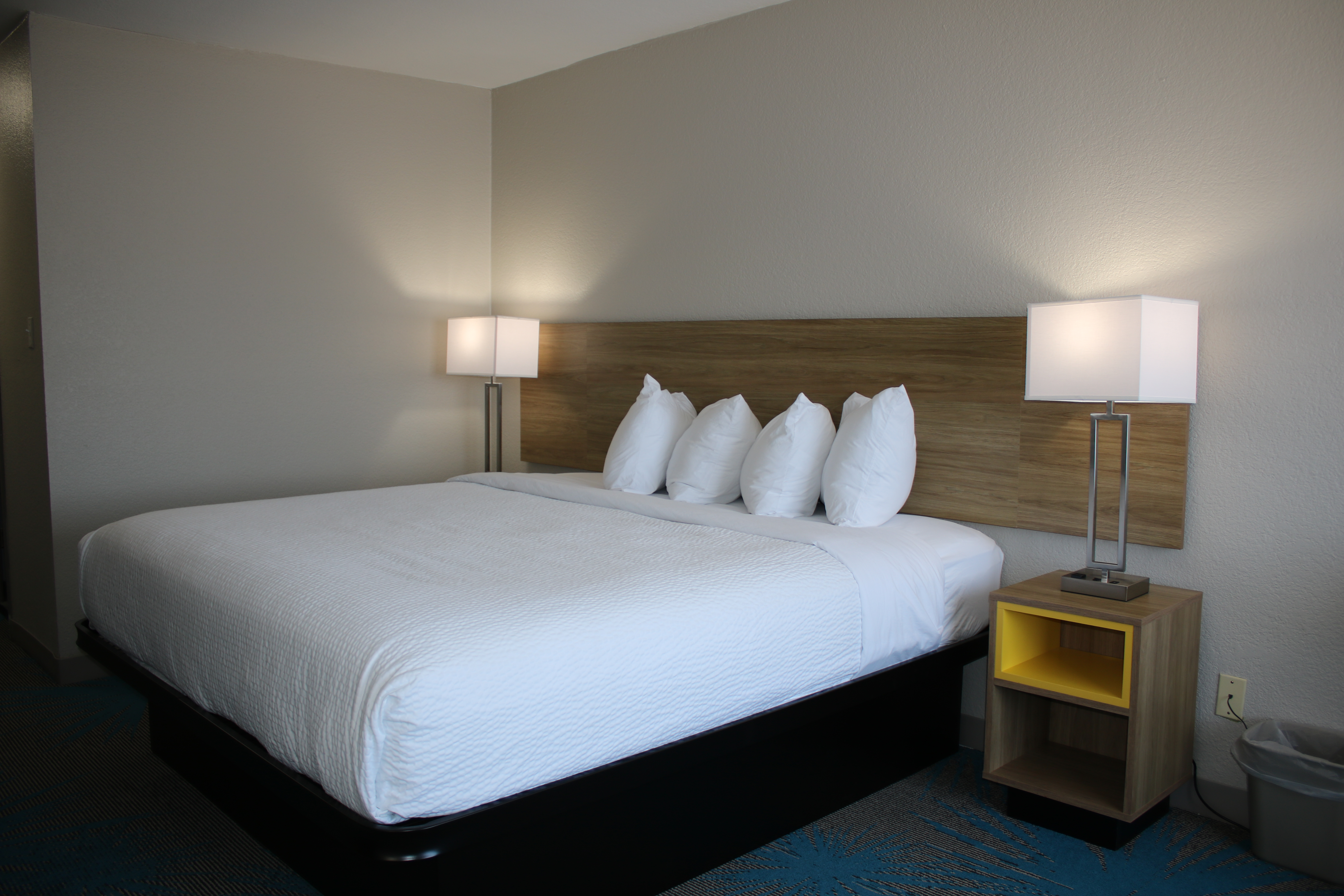 Days Inn by Wyndham Waco University Area | Waco, TX Hotels