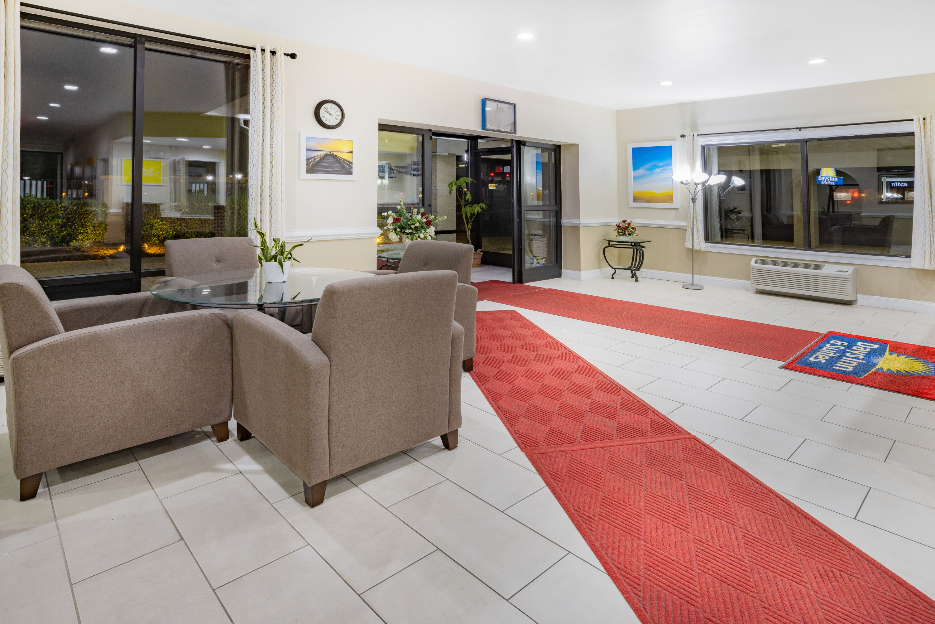 Days Inn & Suites by Wyndham Williamsburg Colonial | Williamsburg, VA ...