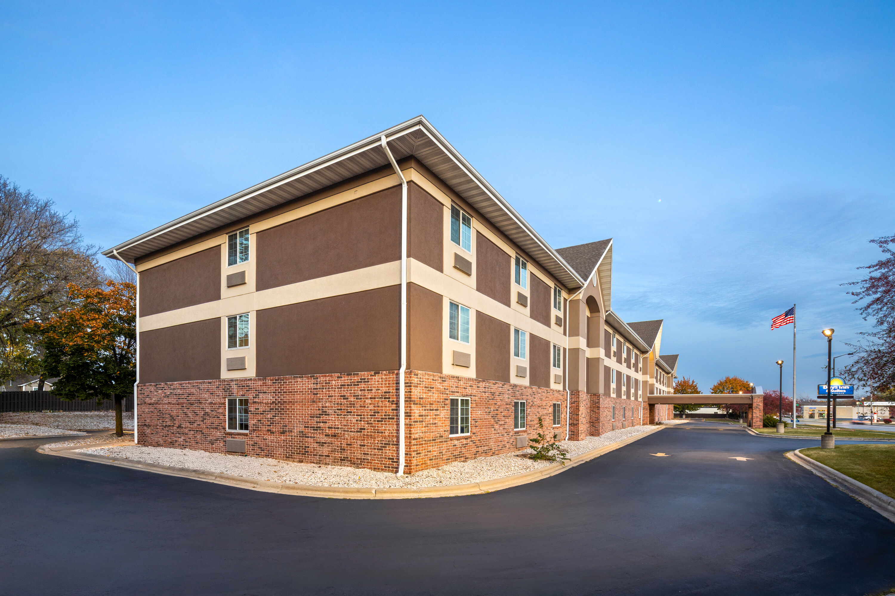 Days Inn & Suites by Wyndham Green Bay WI. | Green Bay, WI Hotels