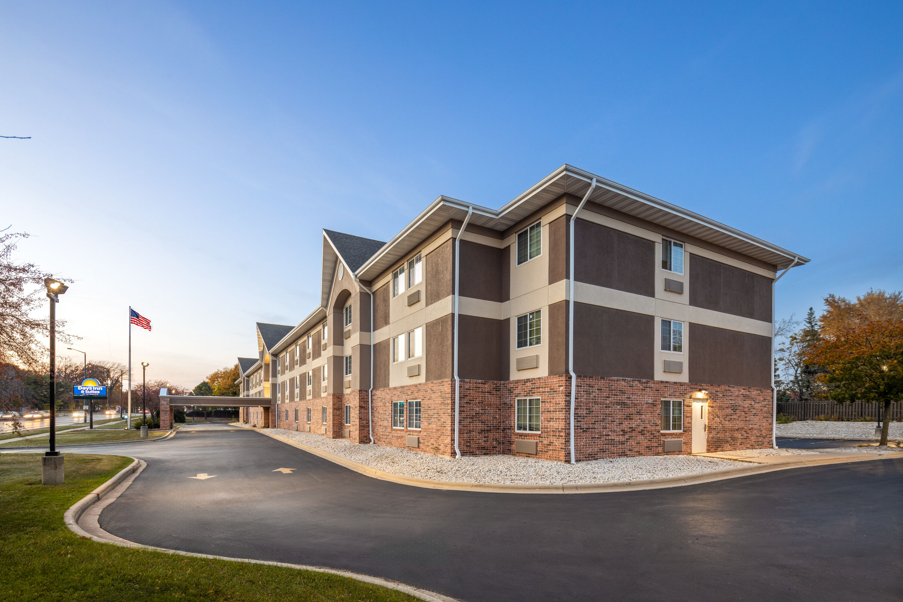 Days Inn & Suites by Wyndham Green Bay WI. | Green Bay, WI Hotels