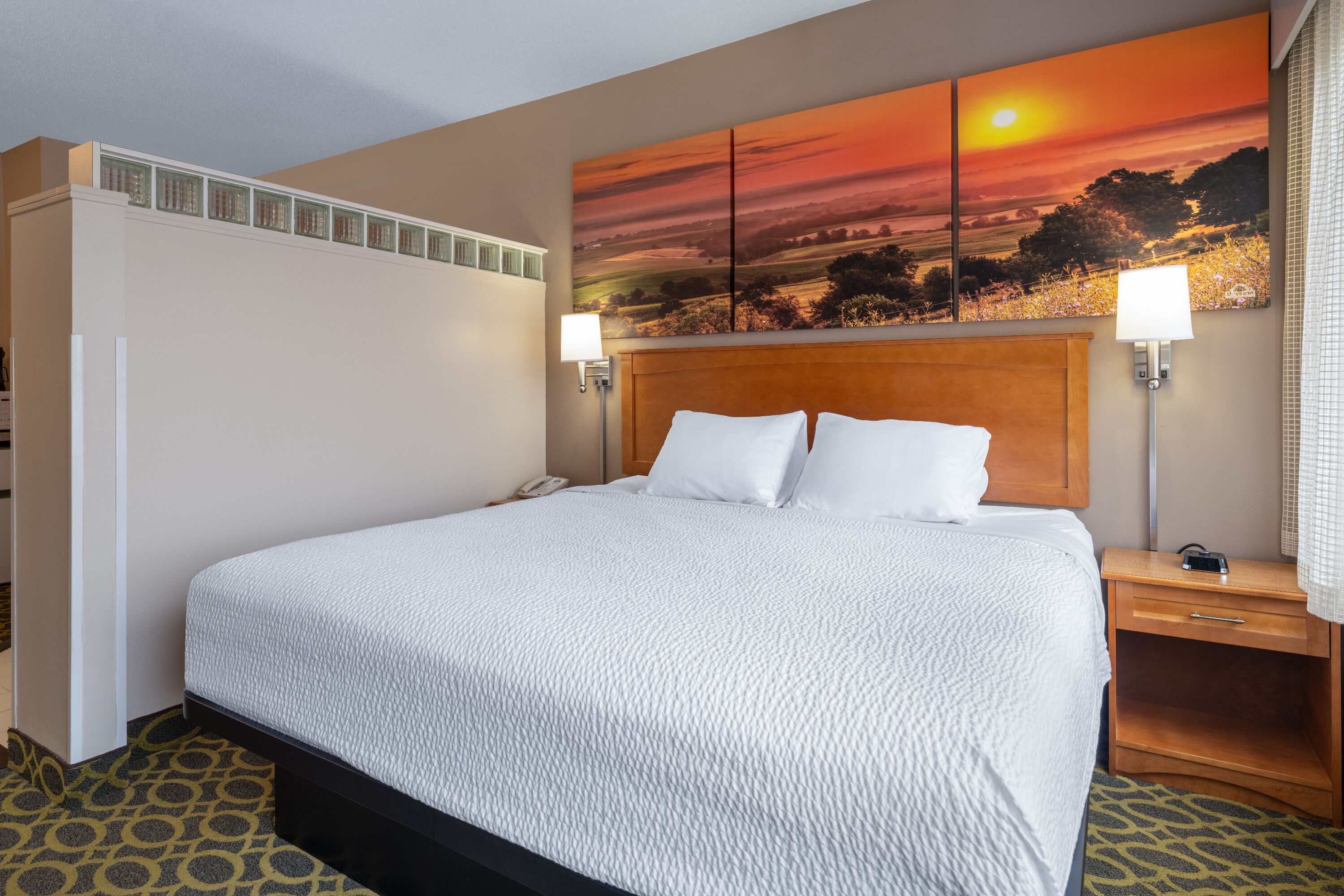 Days Inn & Suites by Wyndham Madison | Madison, WI Hotels