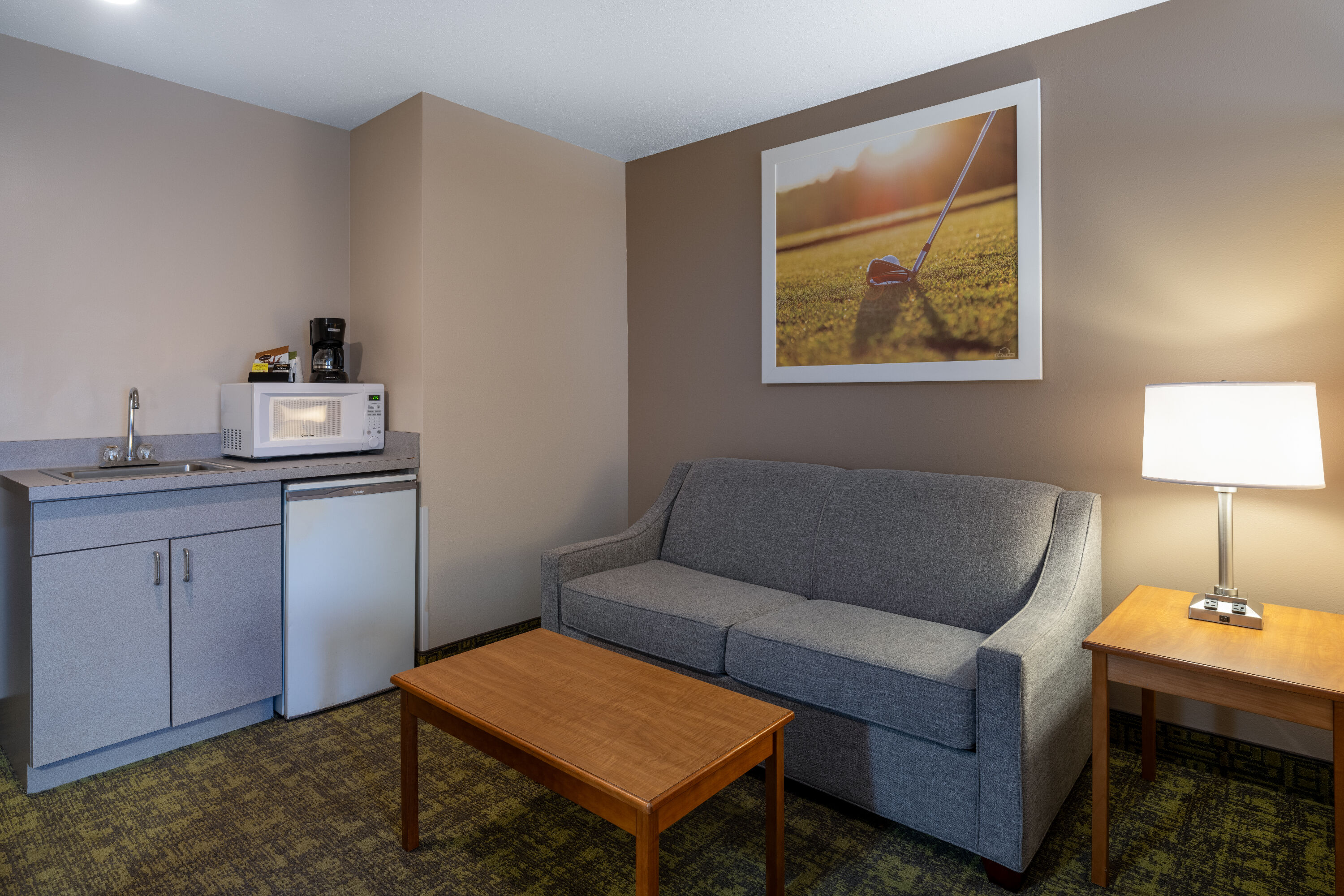 Days Inn & Suites by Wyndham Madison | Madison, WI Hotels