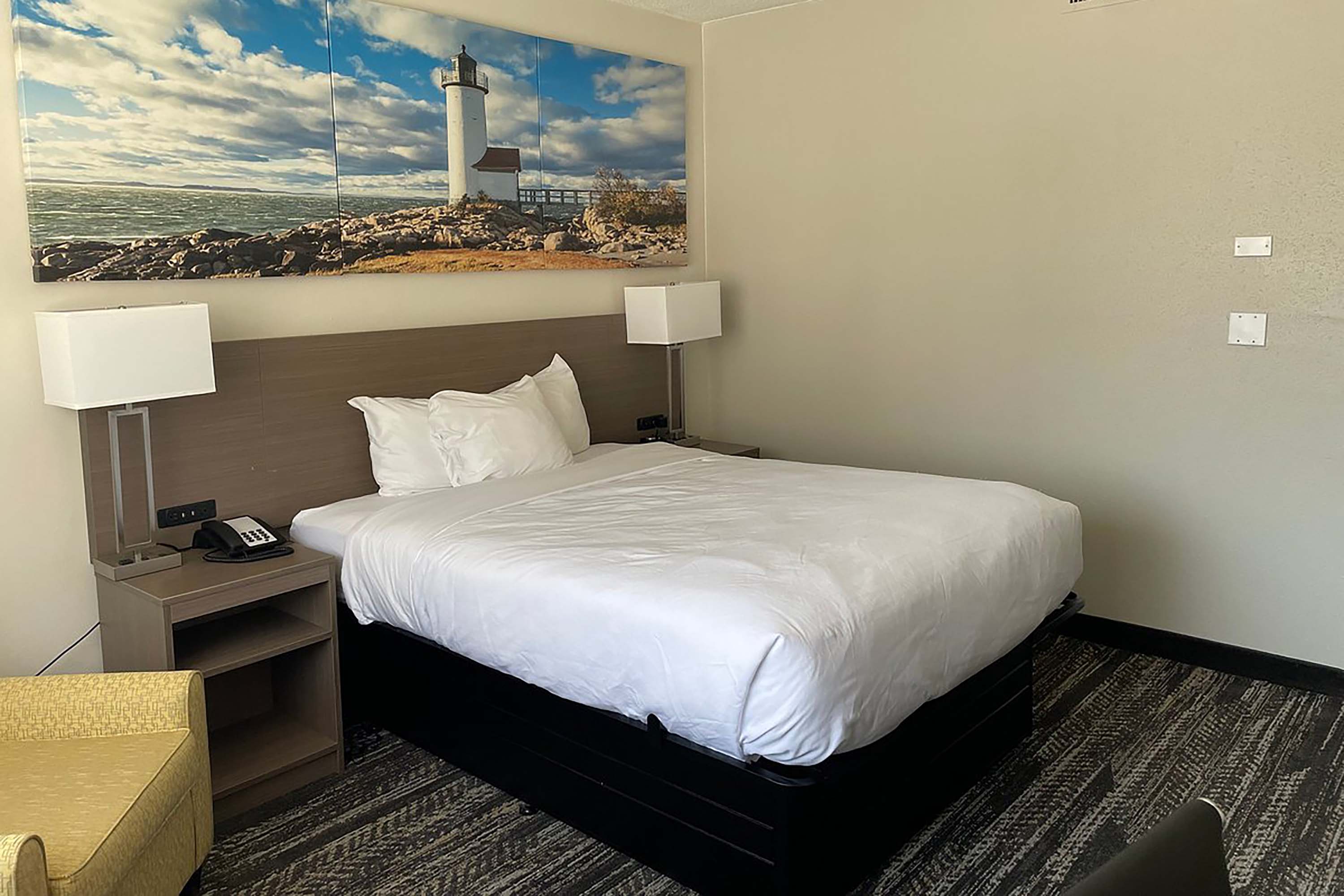 Days Inn by Wyndham Manitowoc | Manitowoc, WI Hotels