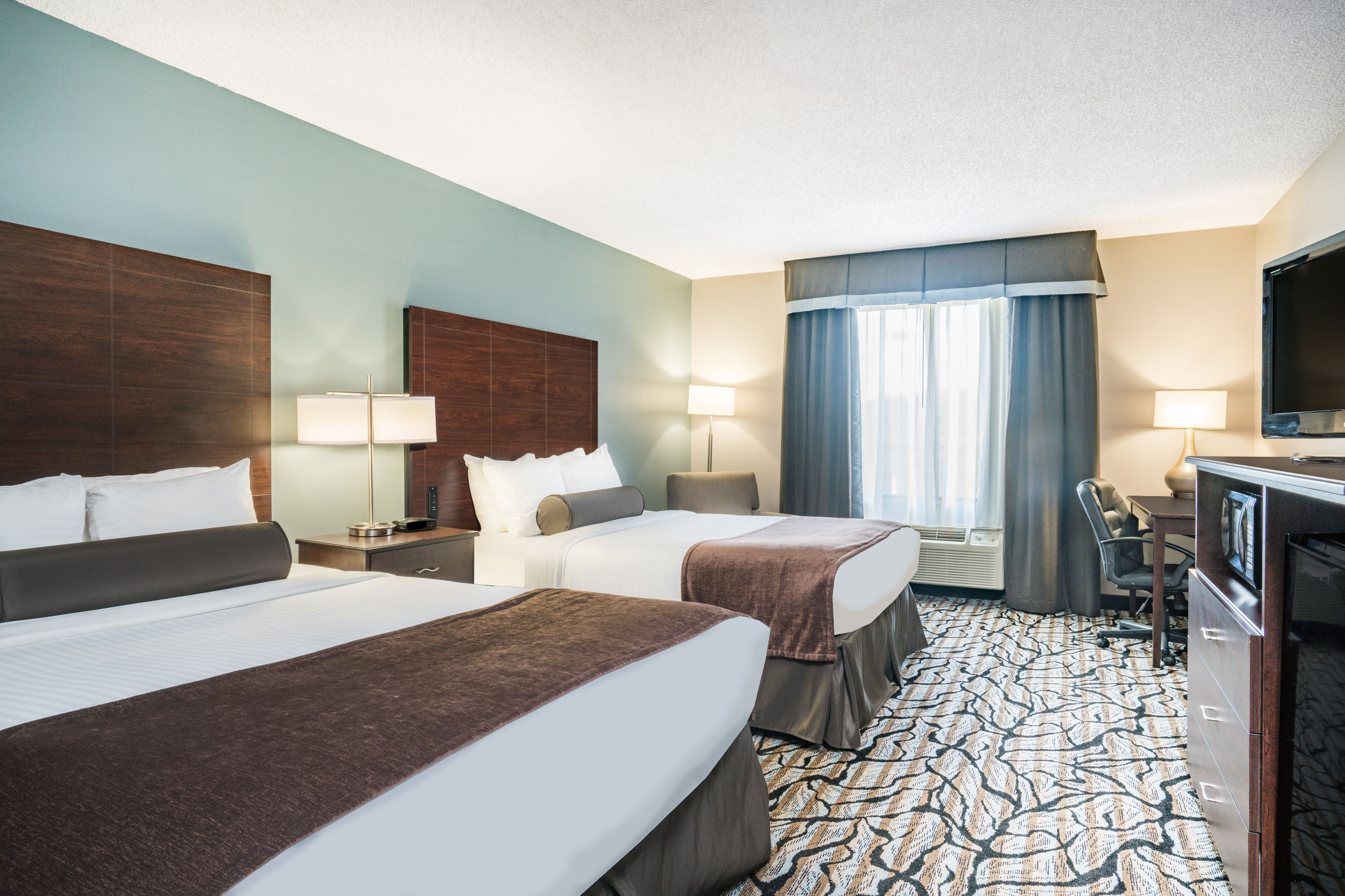 Days Inn & Suites by Wyndham Wausau | Wausau, WI Hotels