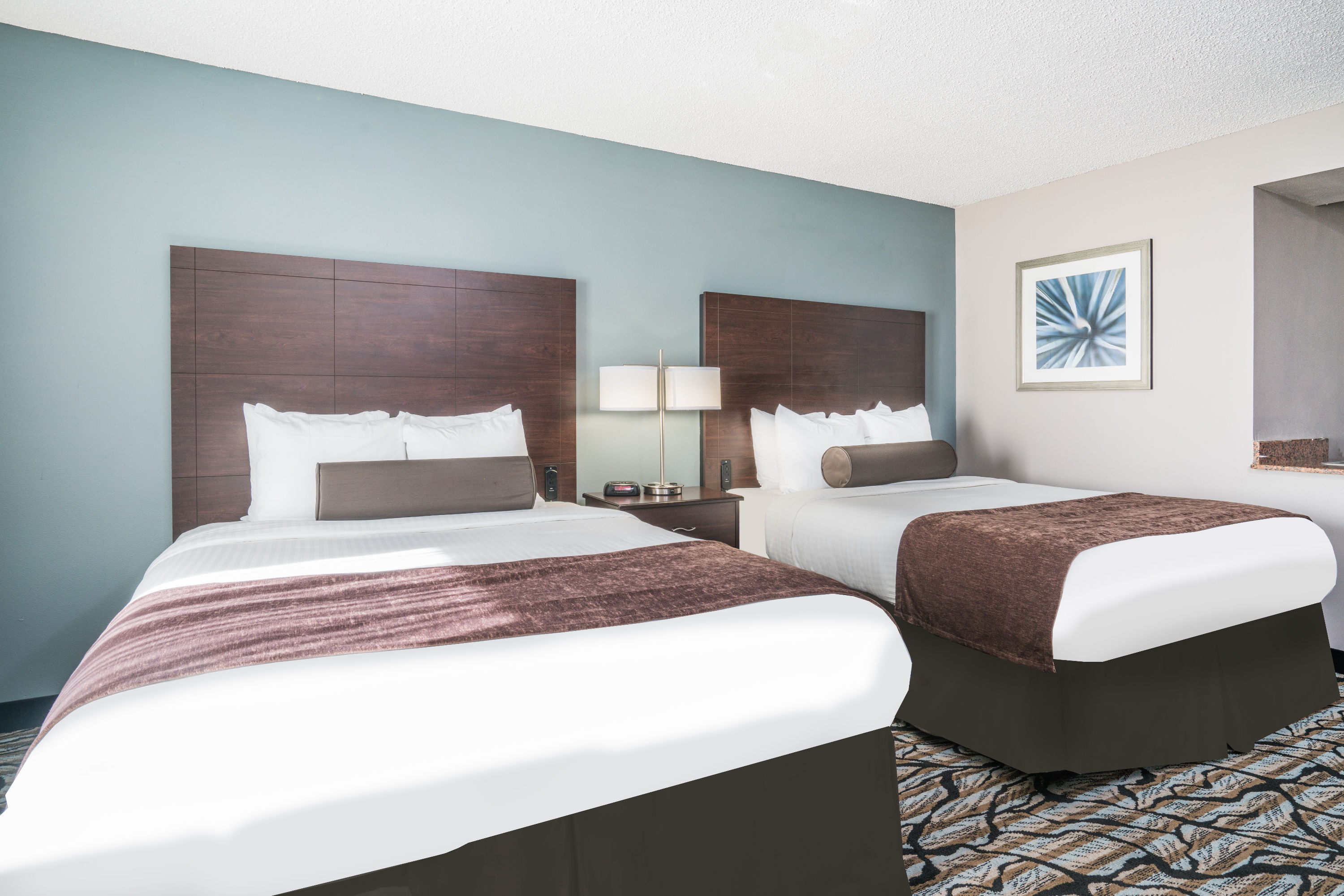 Days Inn & Suites by Wyndham Wausau | Wausau, WI Hotels