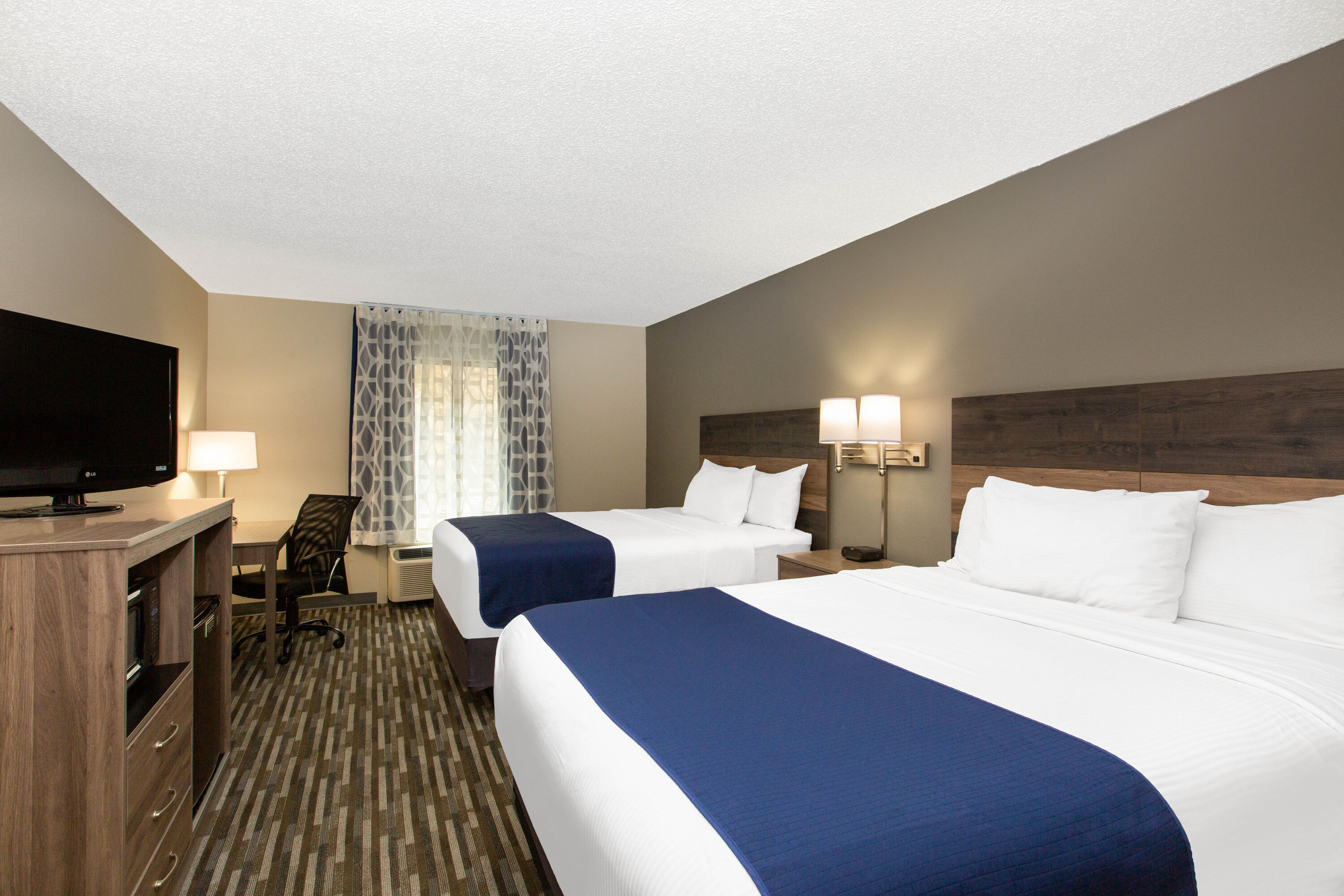 Days Inn & Suites by Wyndham Wisconsin Dells | Wisconsin Dells, WI Hotels
