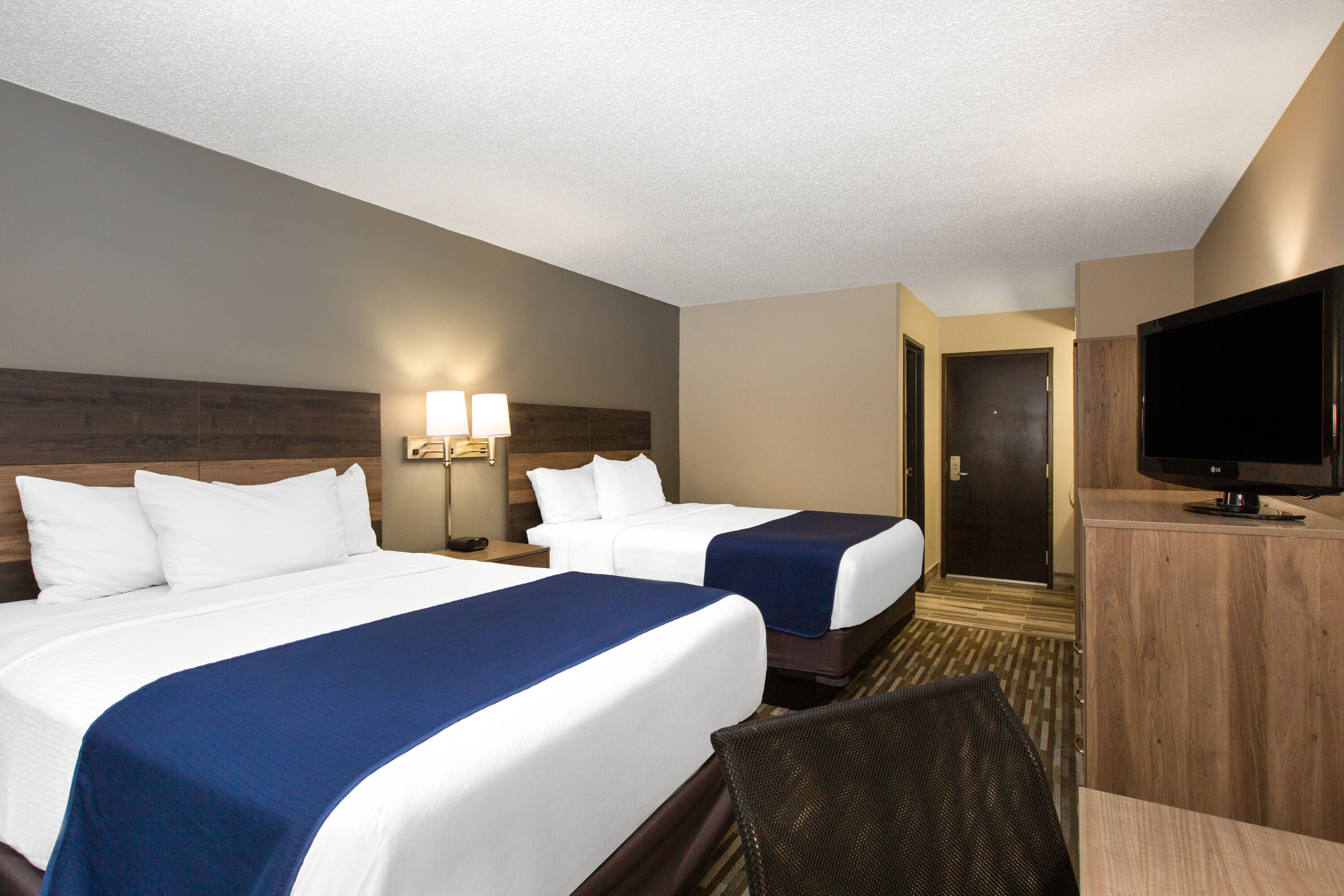 Days Inn & Suites by Wyndham Wisconsin Dells | Wisconsin Dells, WI Hotels