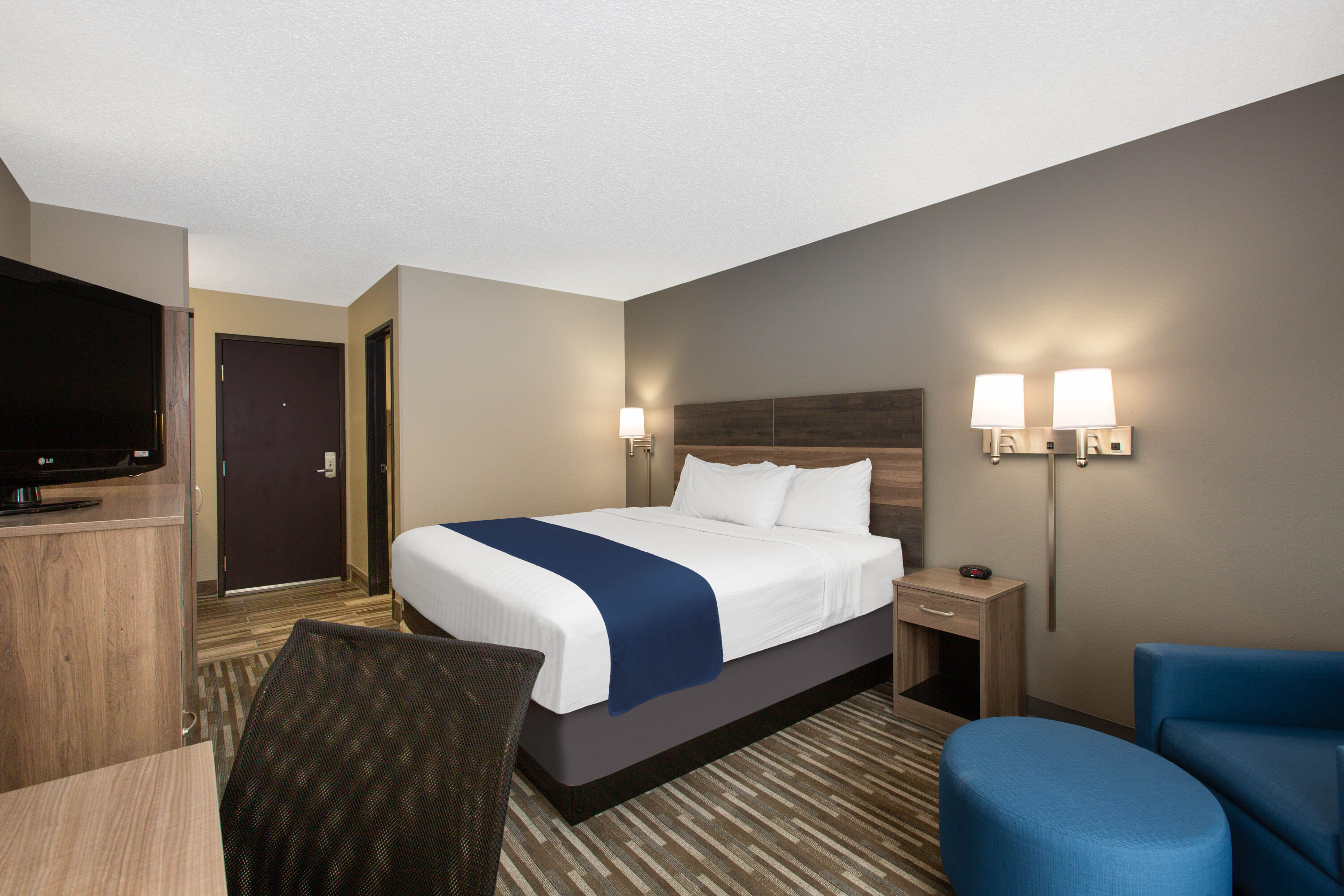 Days Inn & Suites by Wyndham Wisconsin Dells | Wisconsin Dells, WI Hotels