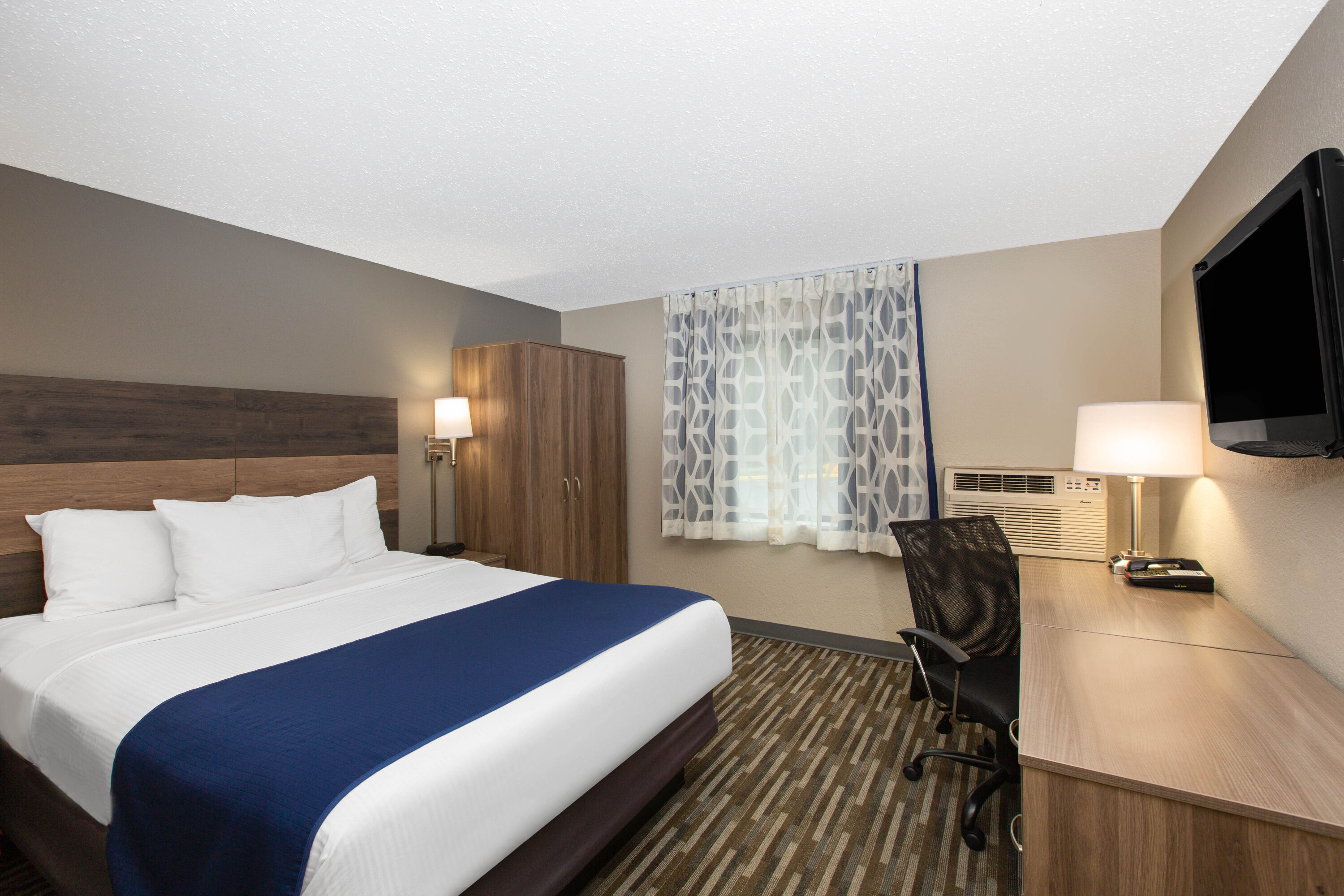 Days Inn & Suites by Wyndham Wisconsin Dells | Wisconsin Dells, WI Hotels