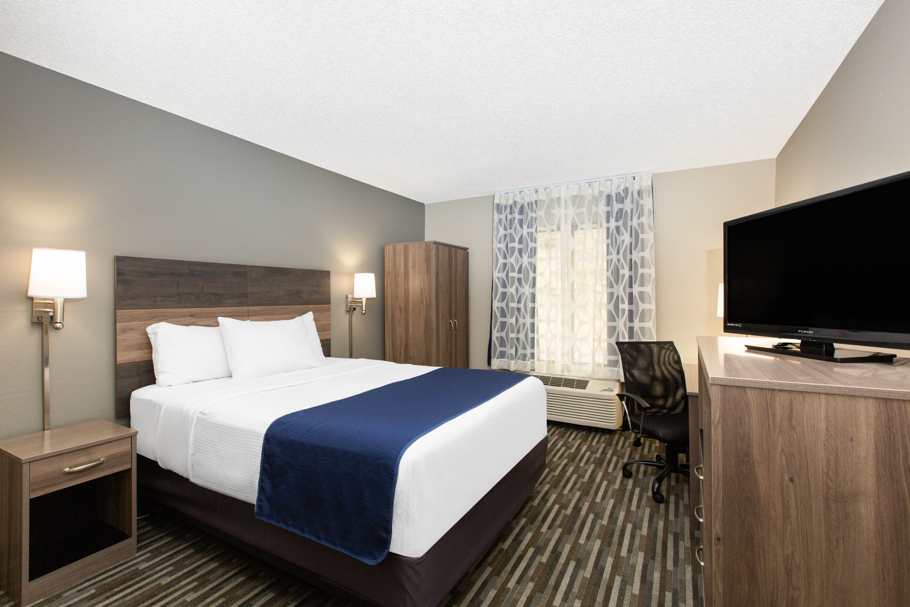 Days Inn & Suites by Wyndham Wisconsin Dells | Wisconsin Dells, WI Hotels