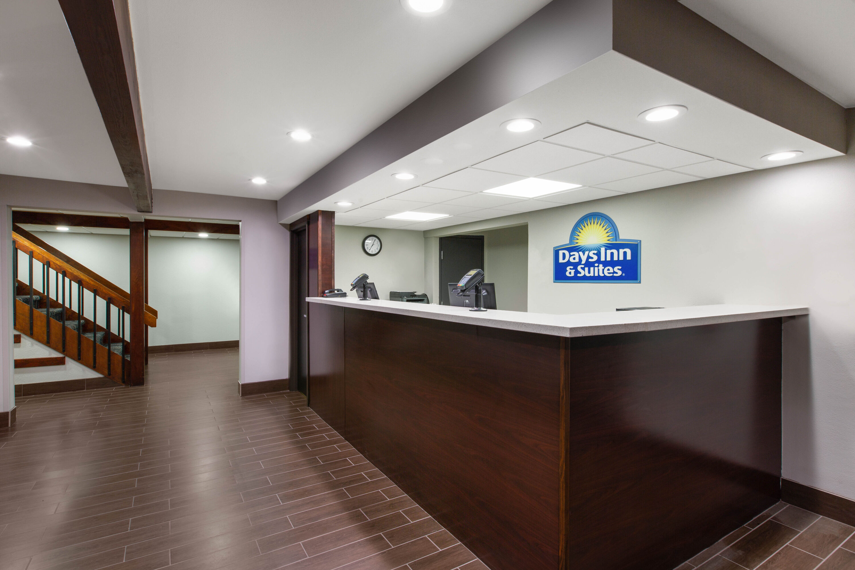 Days Inn & Suites by Wyndham Wisconsin Dells | Wisconsin Dells, WI Hotels