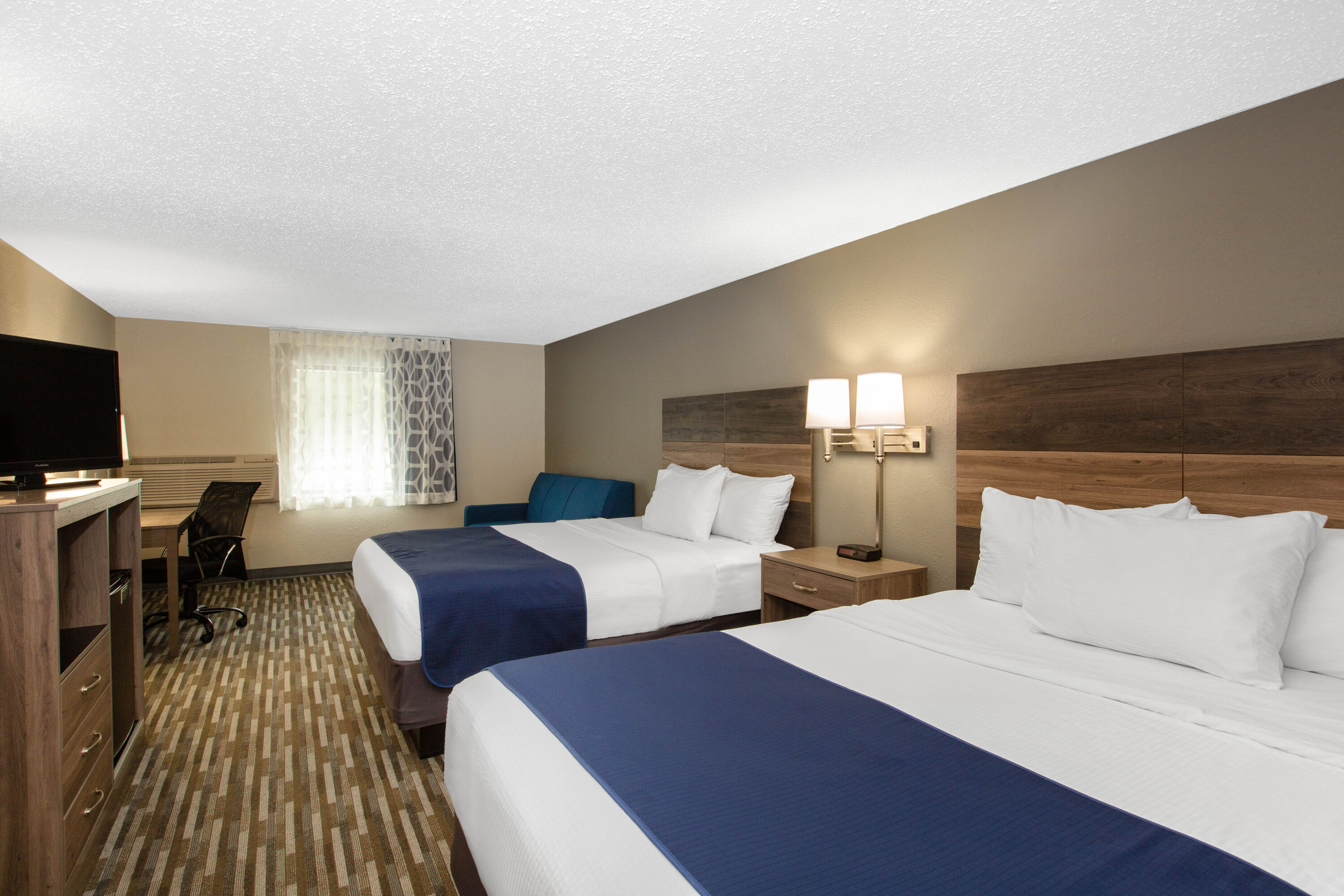 Days Inn & Suites by Wyndham Wisconsin Dells | Wisconsin Dells, WI Hotels