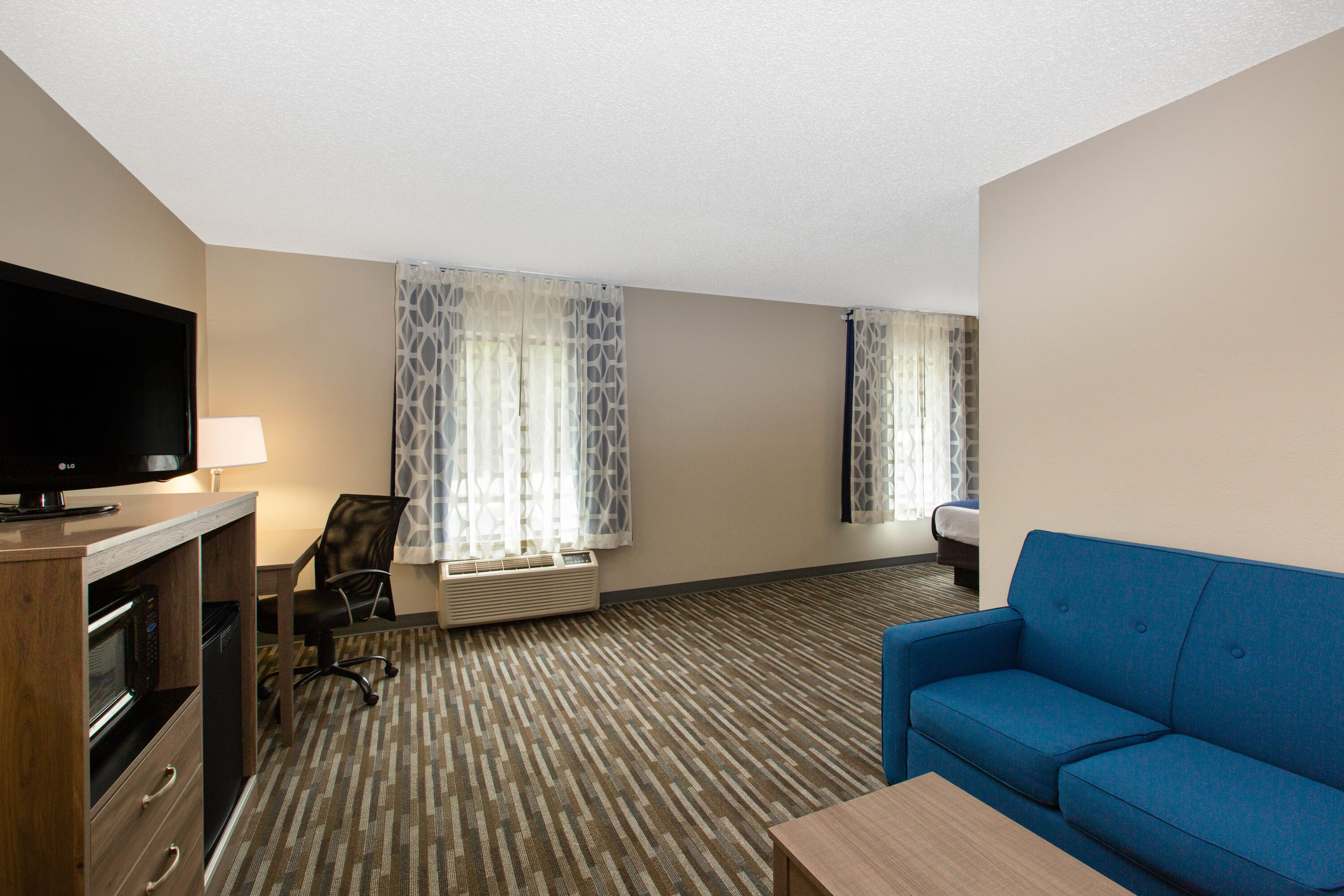 Days Inn & Suites by Wyndham Wisconsin Dells | Wisconsin Dells, WI Hotels