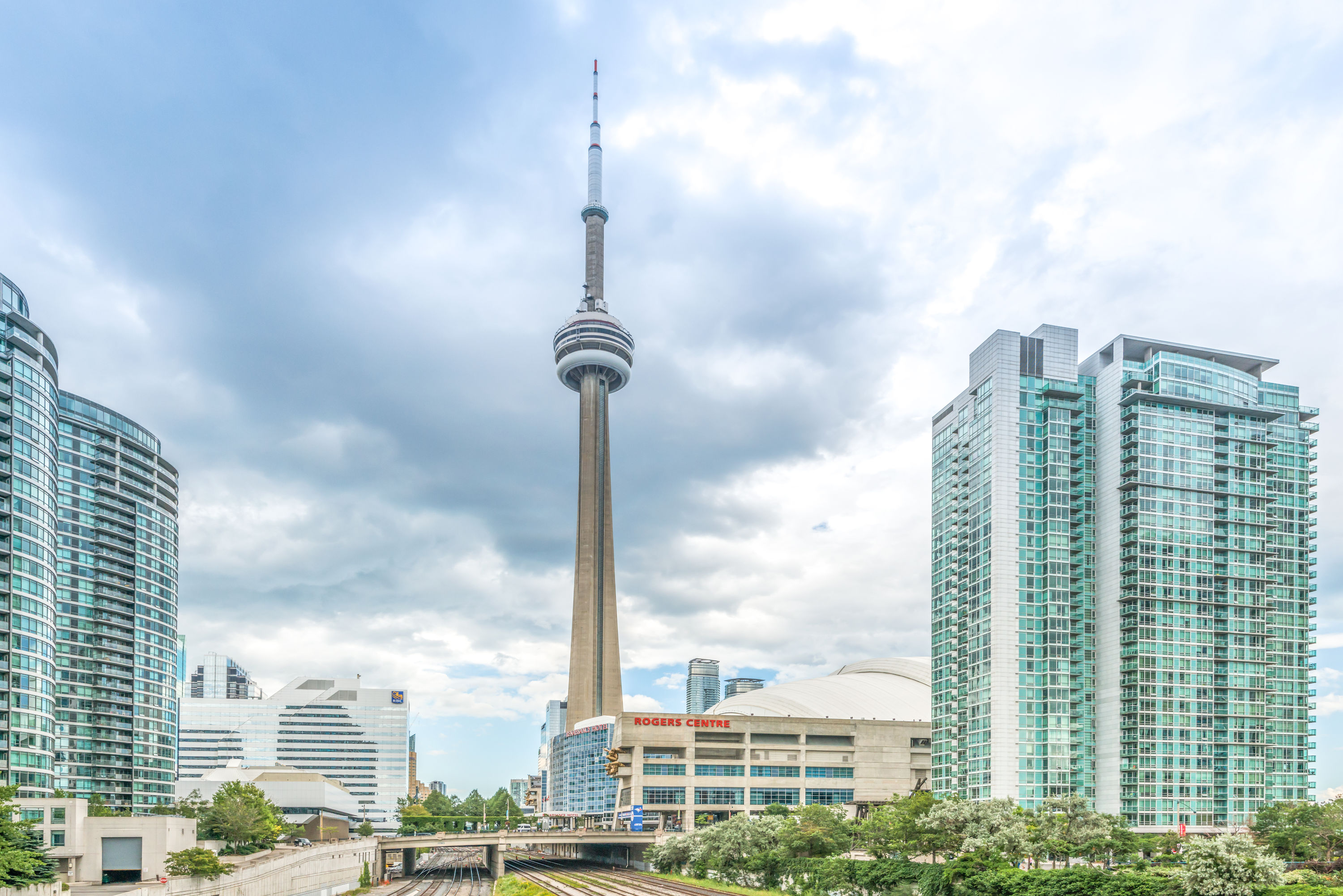 Howard Johnson by Wyndham Toronto Downtown West | Toronto, ON Hotels