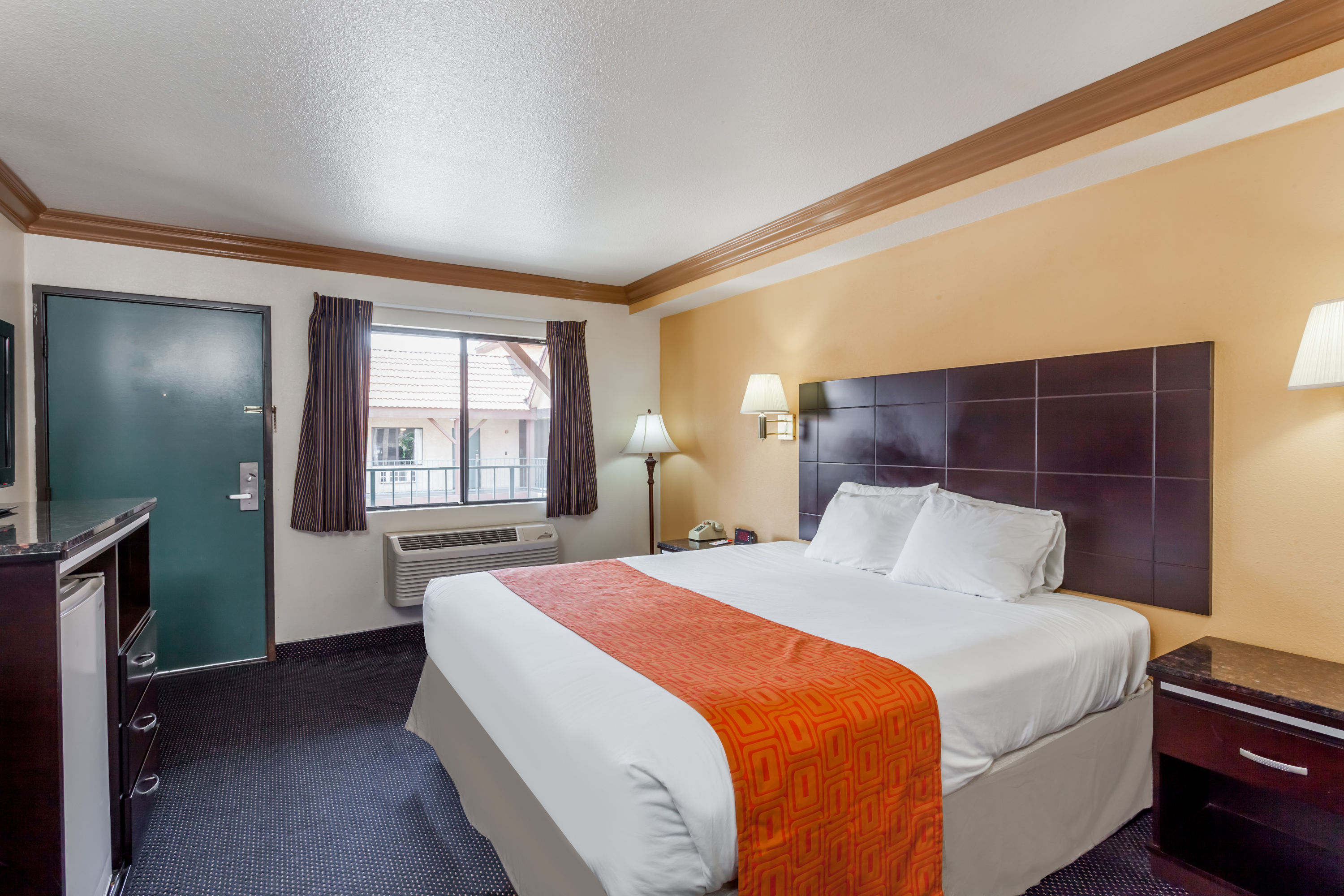 Howard Johnson by Wyndham Norco | Norco, CA Hotels