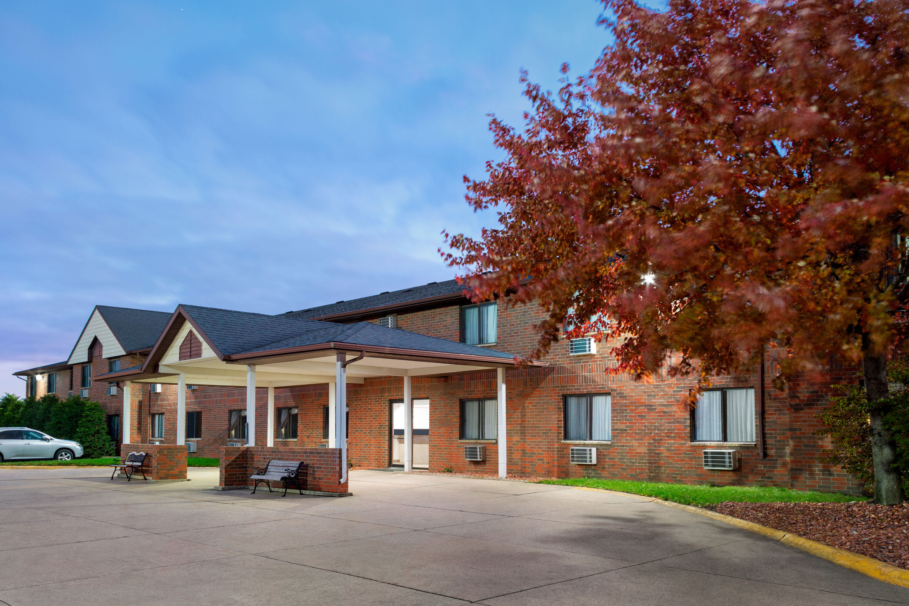 Howard Johnson by Wyndham Waterloo/Cedar Falls | Waterloo, IA Hotels