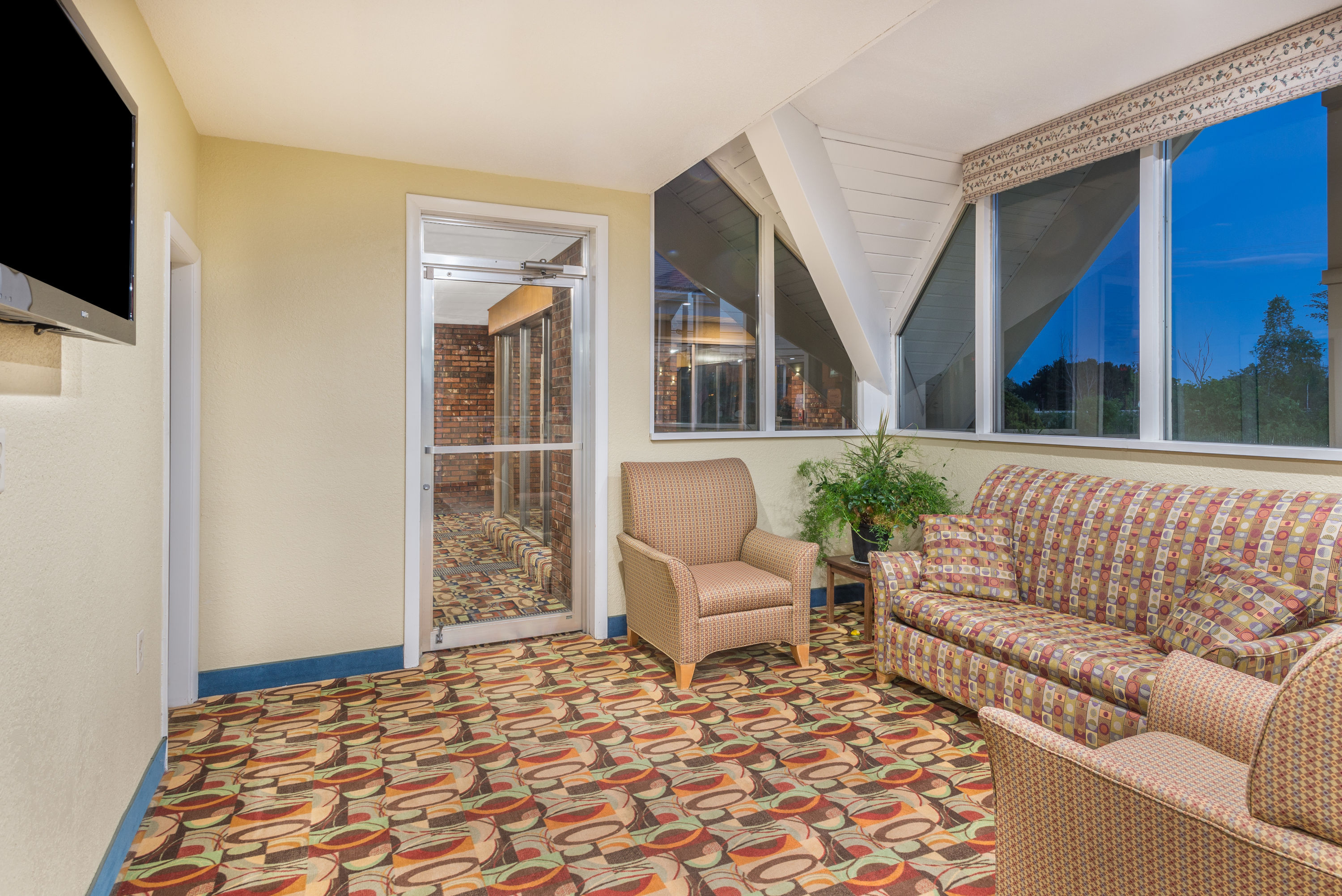 Howard Johnson by Wyndham Bangor | Bangor, ME Hotels