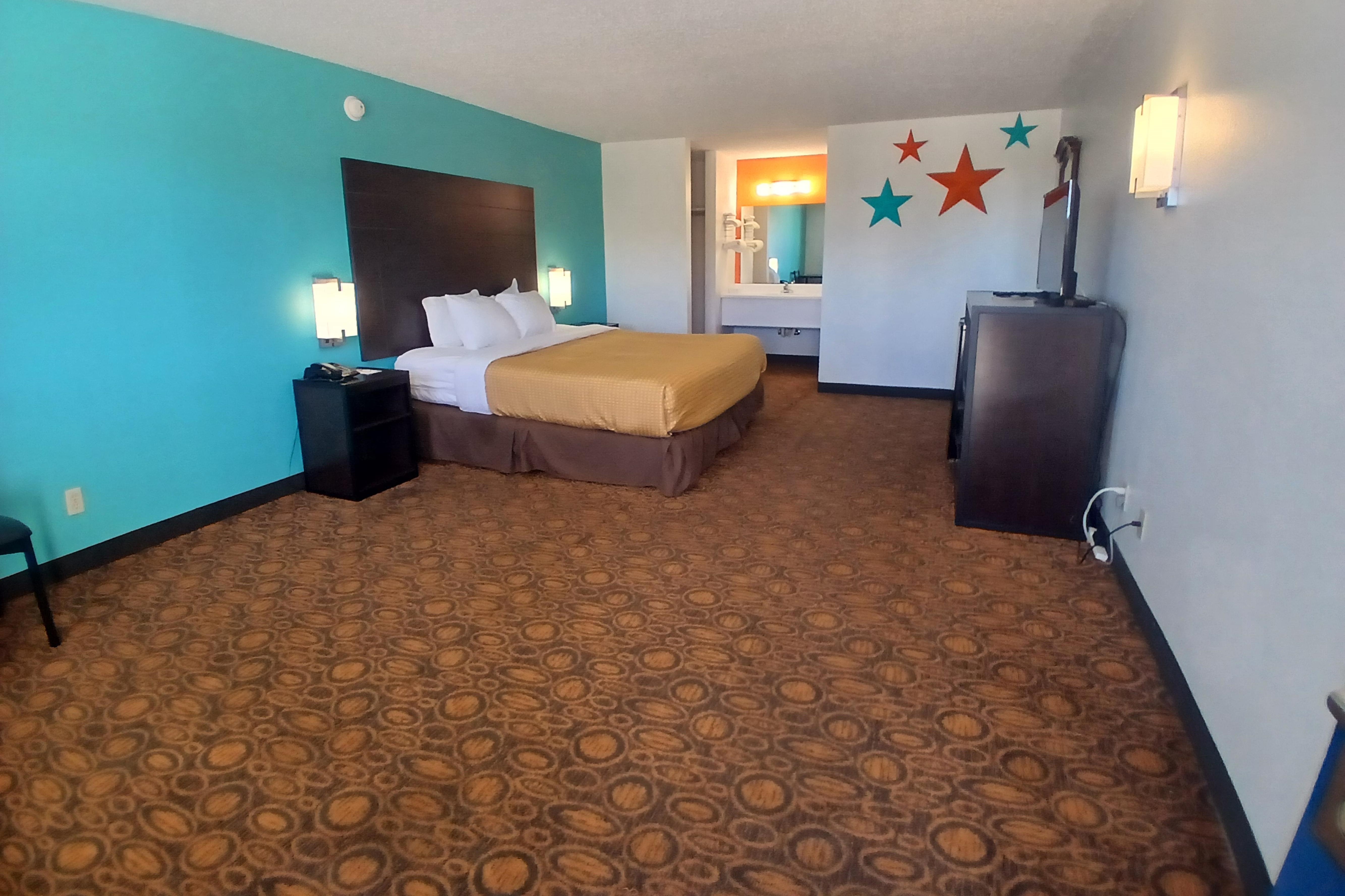 Howard Johnson by Wyndham Branson Theatre District | Branson, MO Hotels