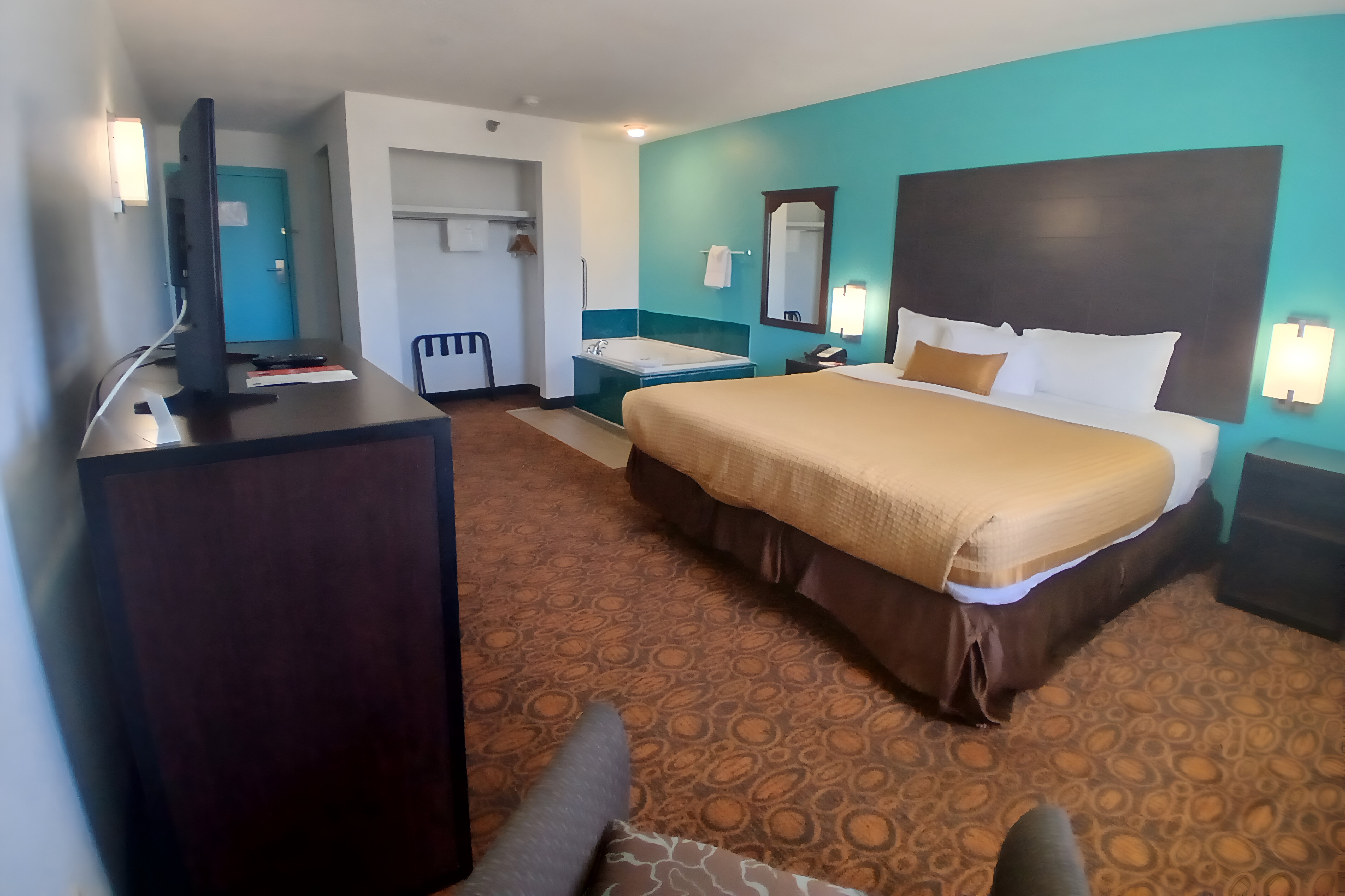 Howard Johnson by Wyndham Branson Theatre District | Branson, MO Hotels