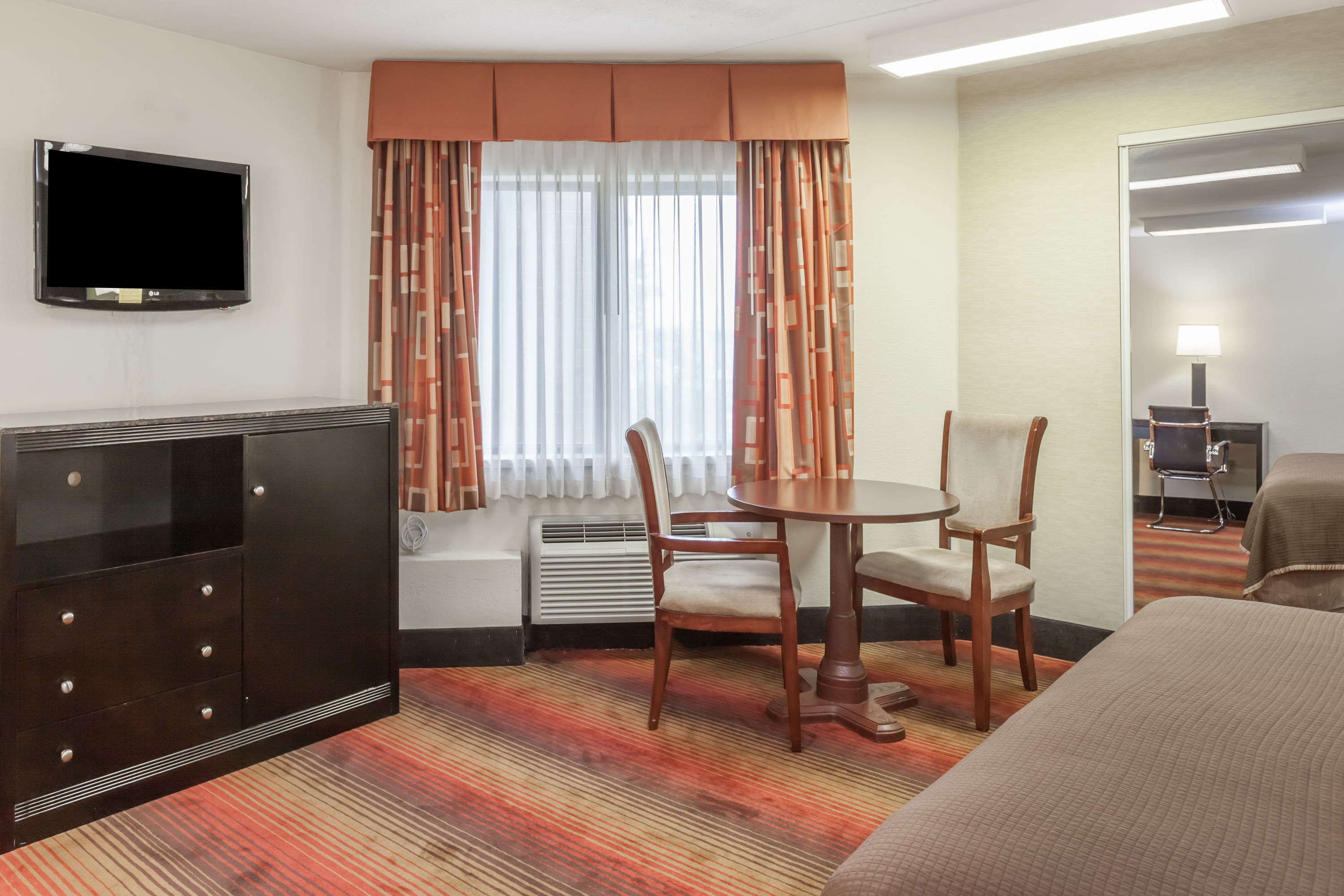 Howard Johnson by Wyndham Newark Airport | Newark, NJ Hotels