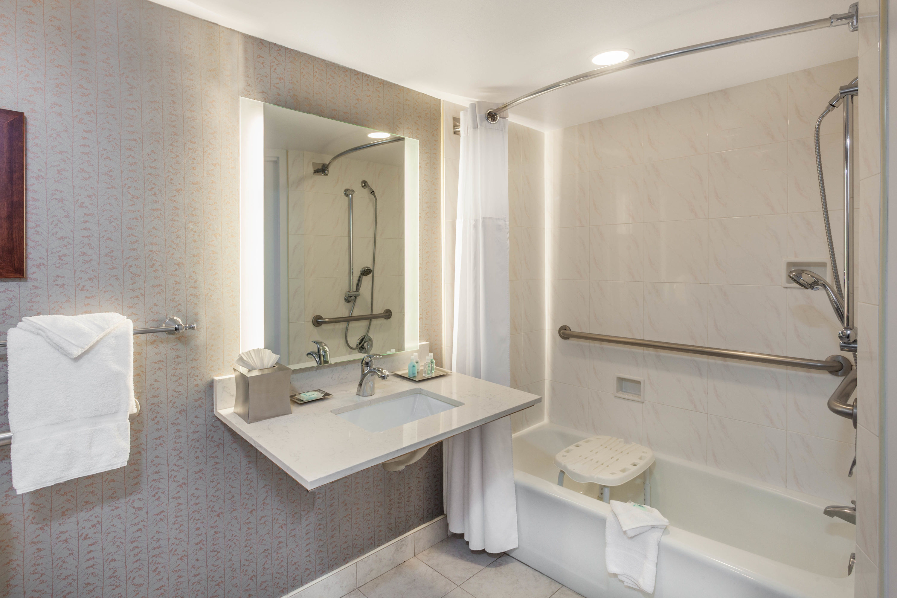 Wyndham Visalia | Visalia, CA Hotels