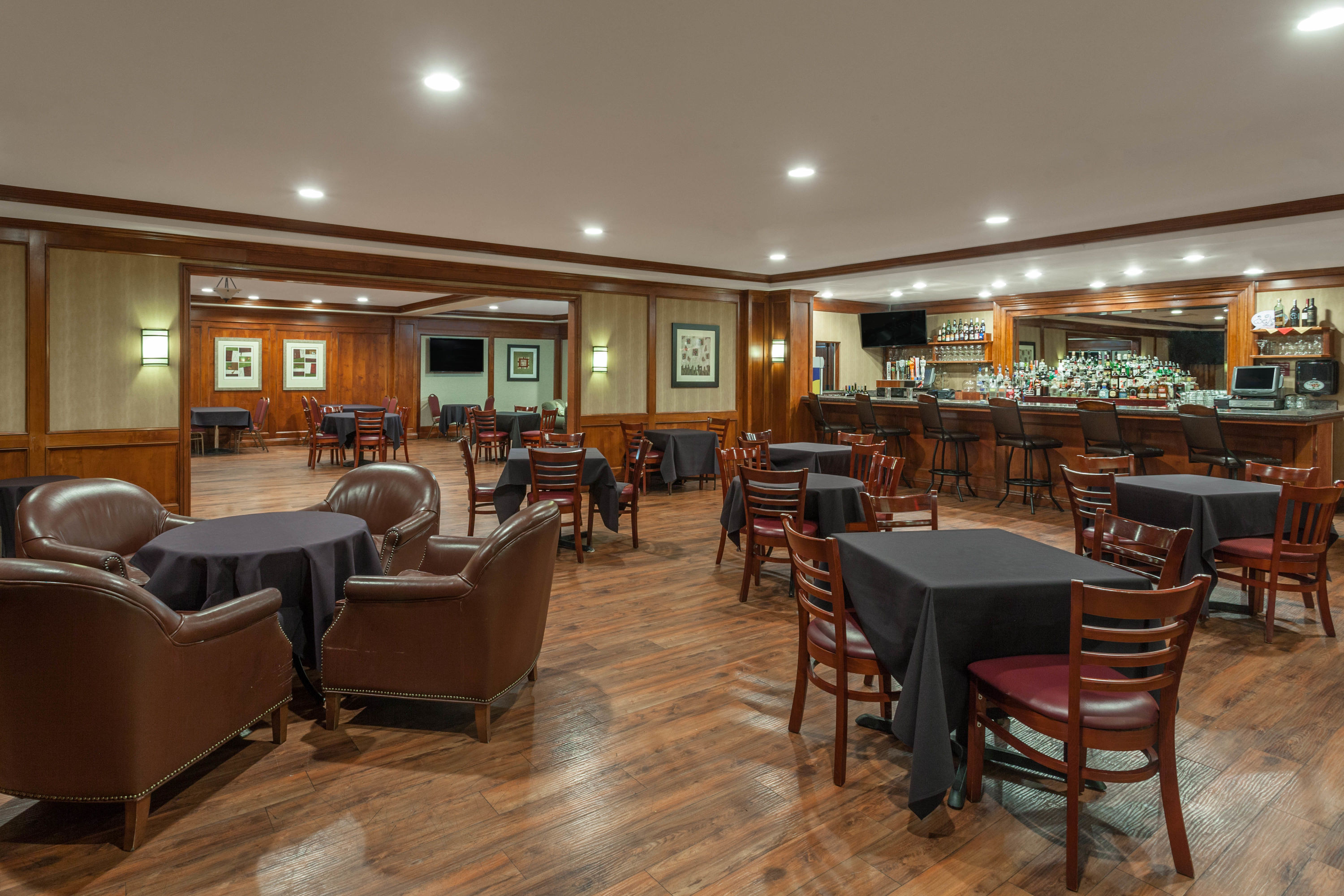 Wyndham Visalia | Visalia, CA Hotels
