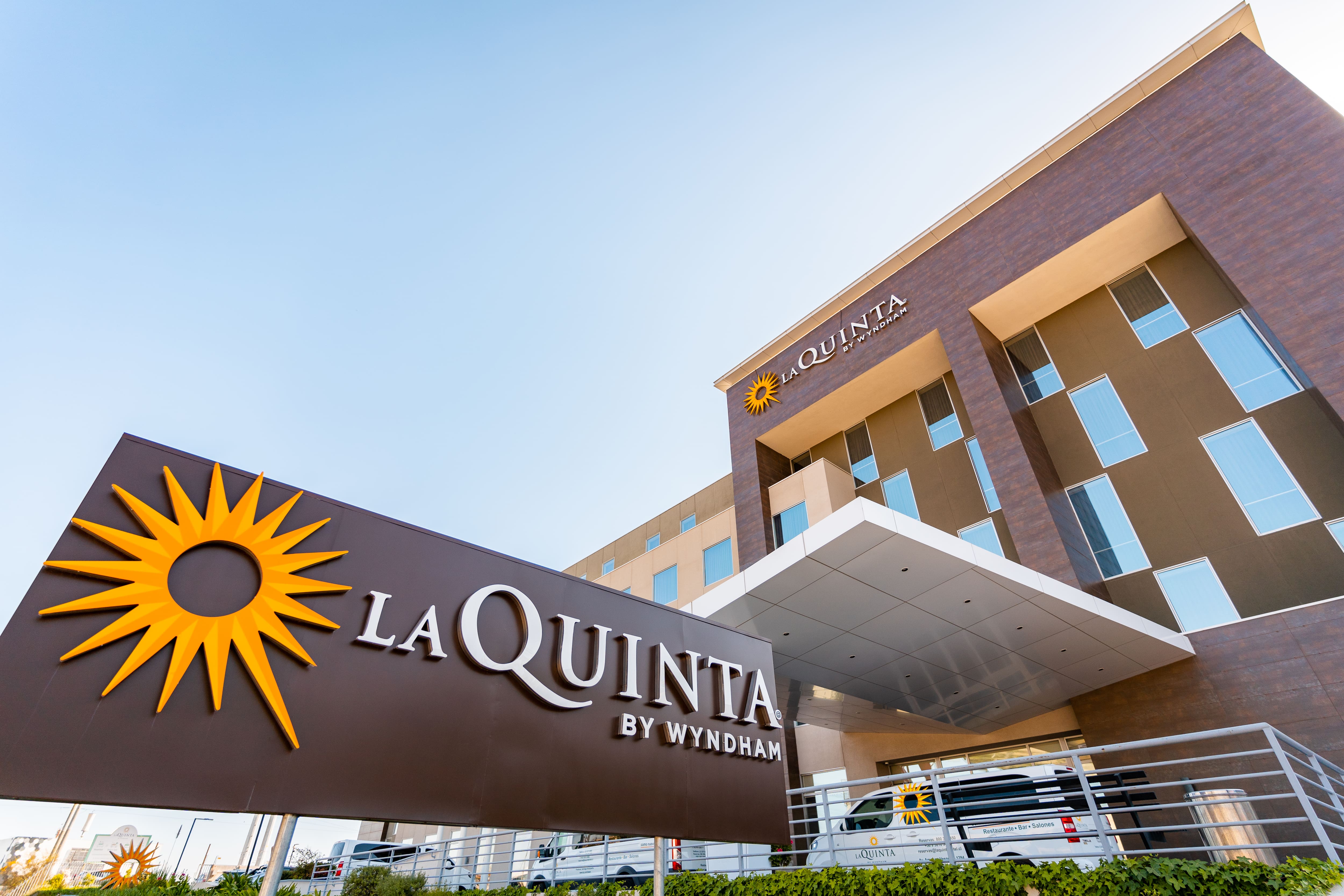 La quinta hotel store