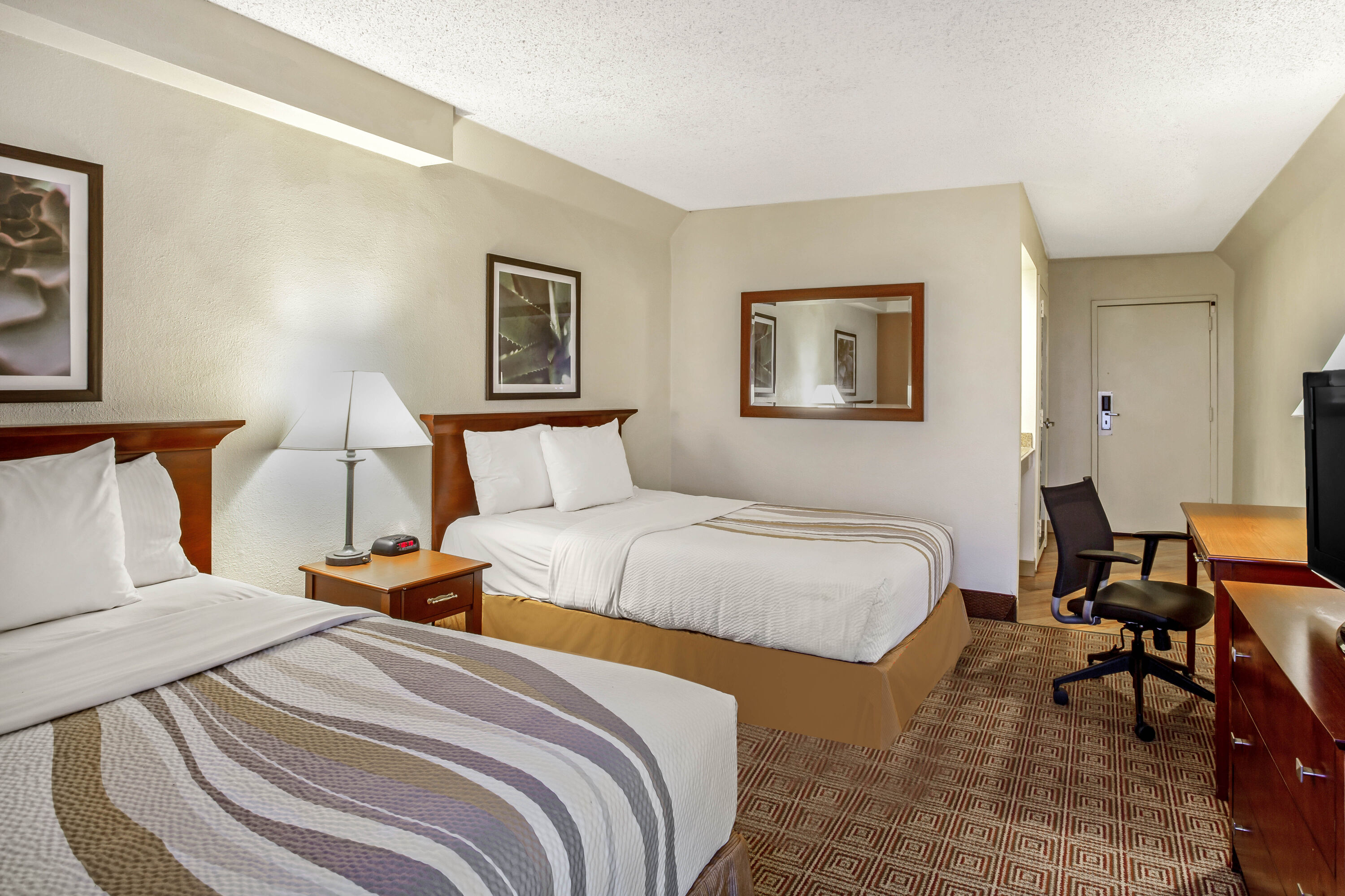Travelodge by Wyndham Arlington/Dallas Area | Arlington, TX Hotels