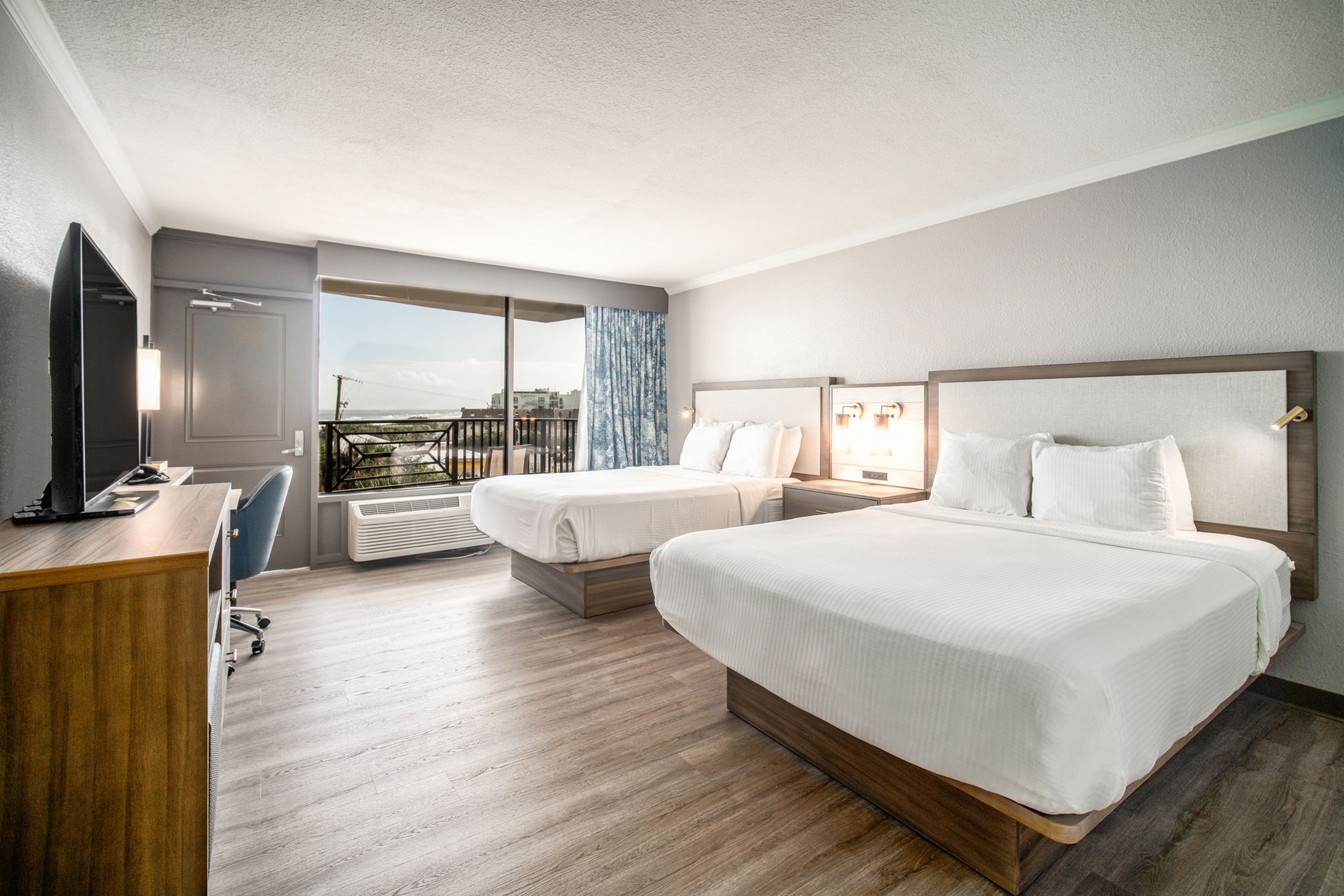 La Quinta Inn & Suites by Wyndham Cocoa Beach Oceanfront | Cocoa Beach ...