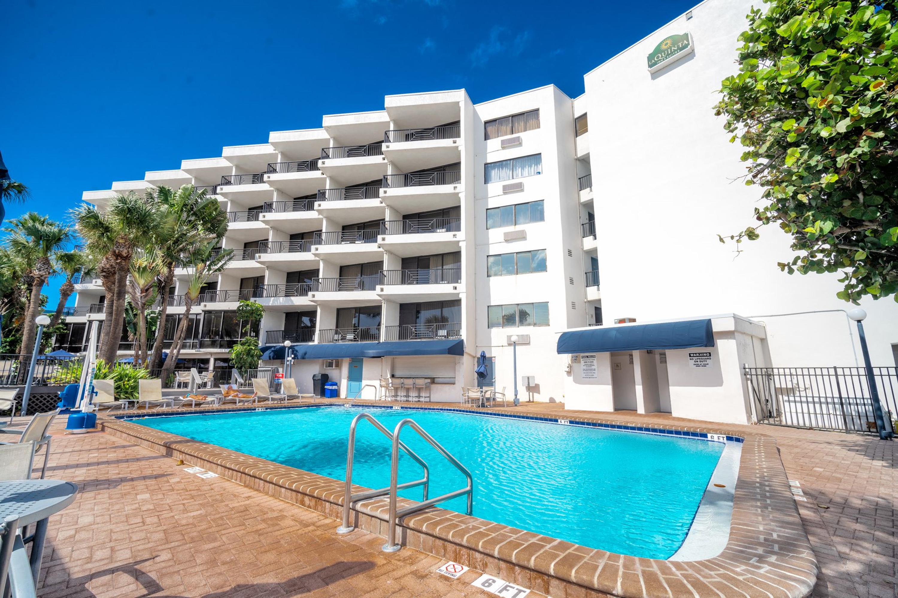 La Quinta Inn & Suites by Wyndham Cocoa Beach Oceanfront | Cocoa Beach ...