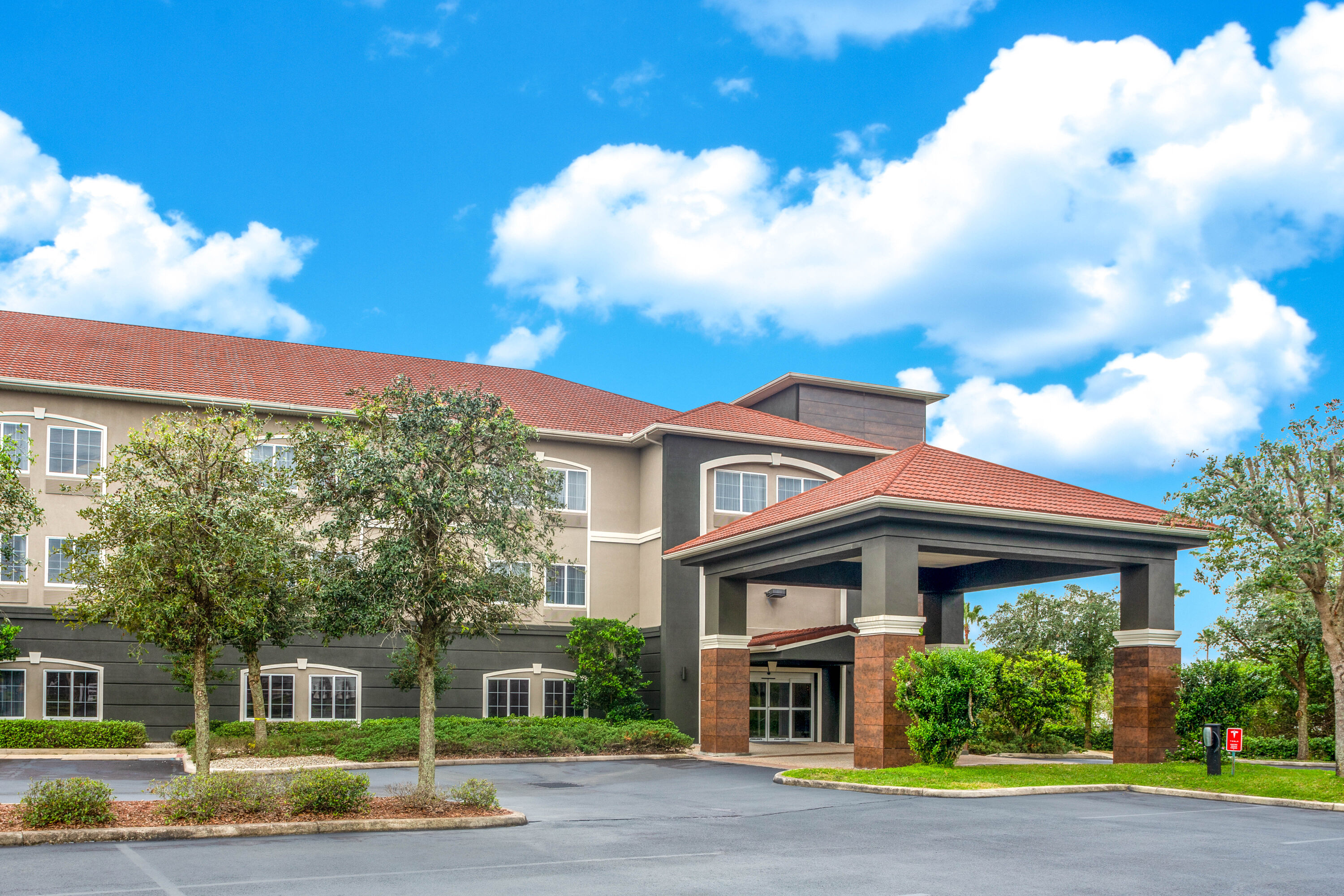 La Quinta Inn & Suites by Wyndham Sebring | Sebring, FL Hotels