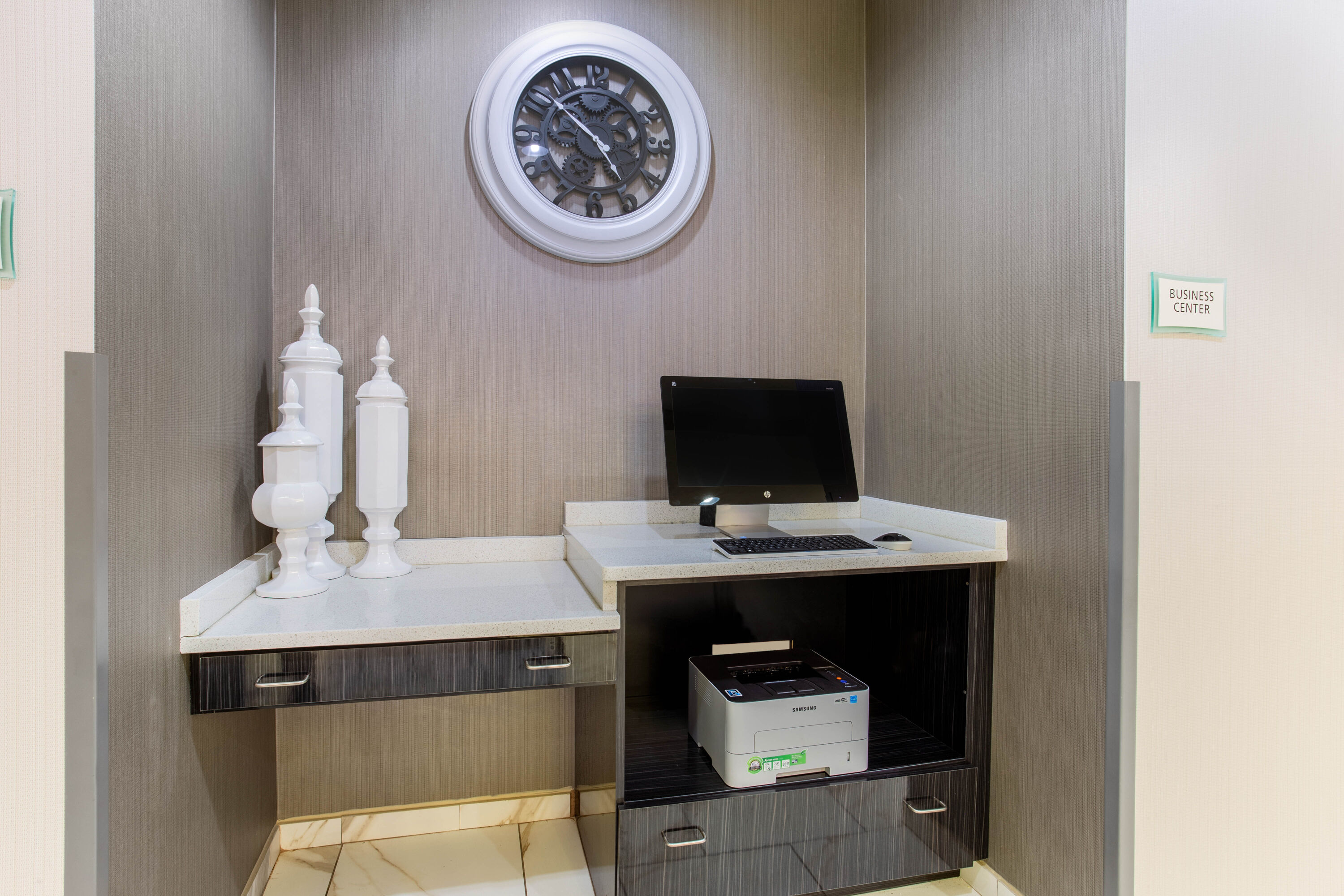 La Quinta Inn & Suites by Wyndham Springfield IL | Springfield, IL Hotels
