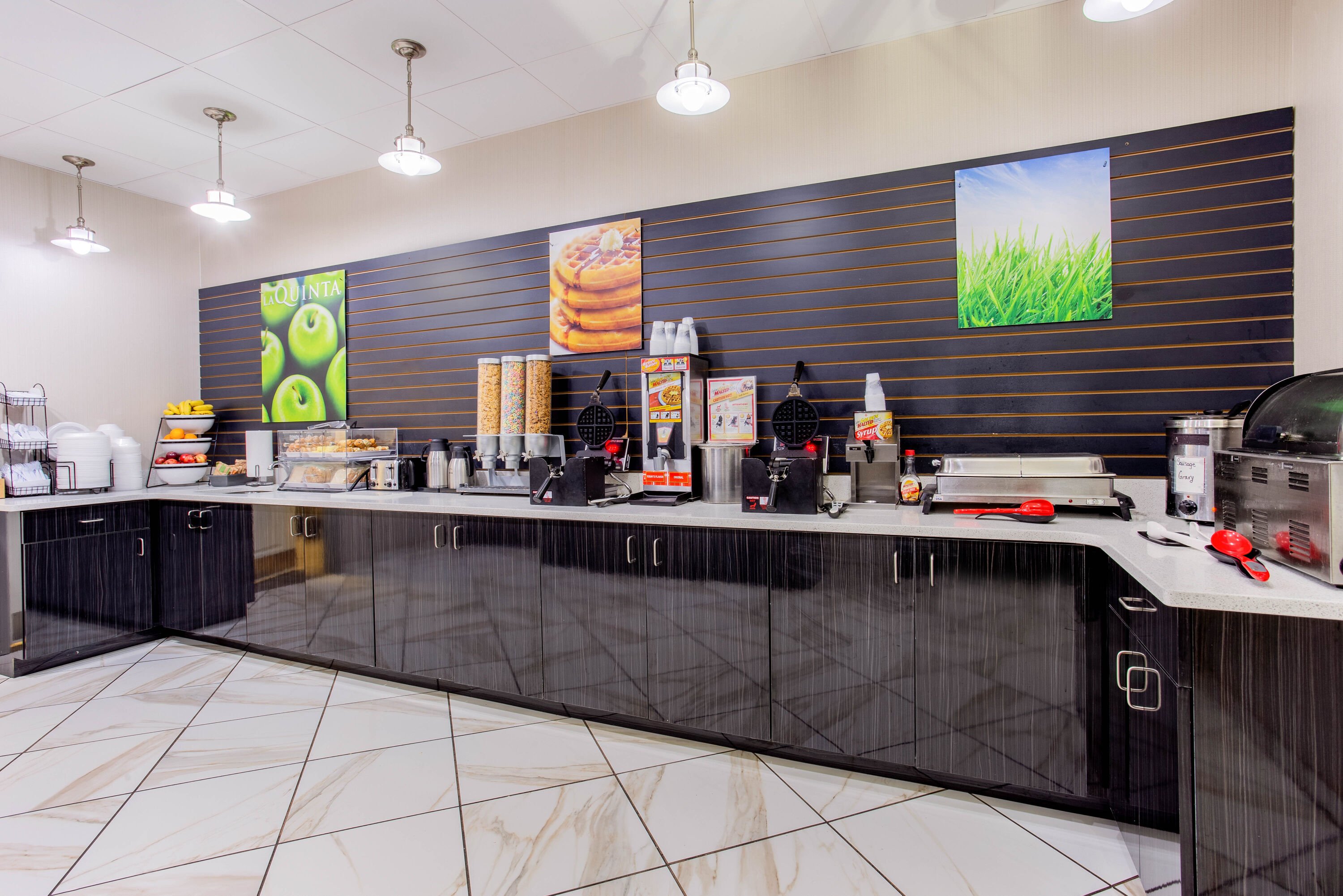 La Quinta Inn & Suites by Wyndham Springfield IL | Springfield, IL Hotels