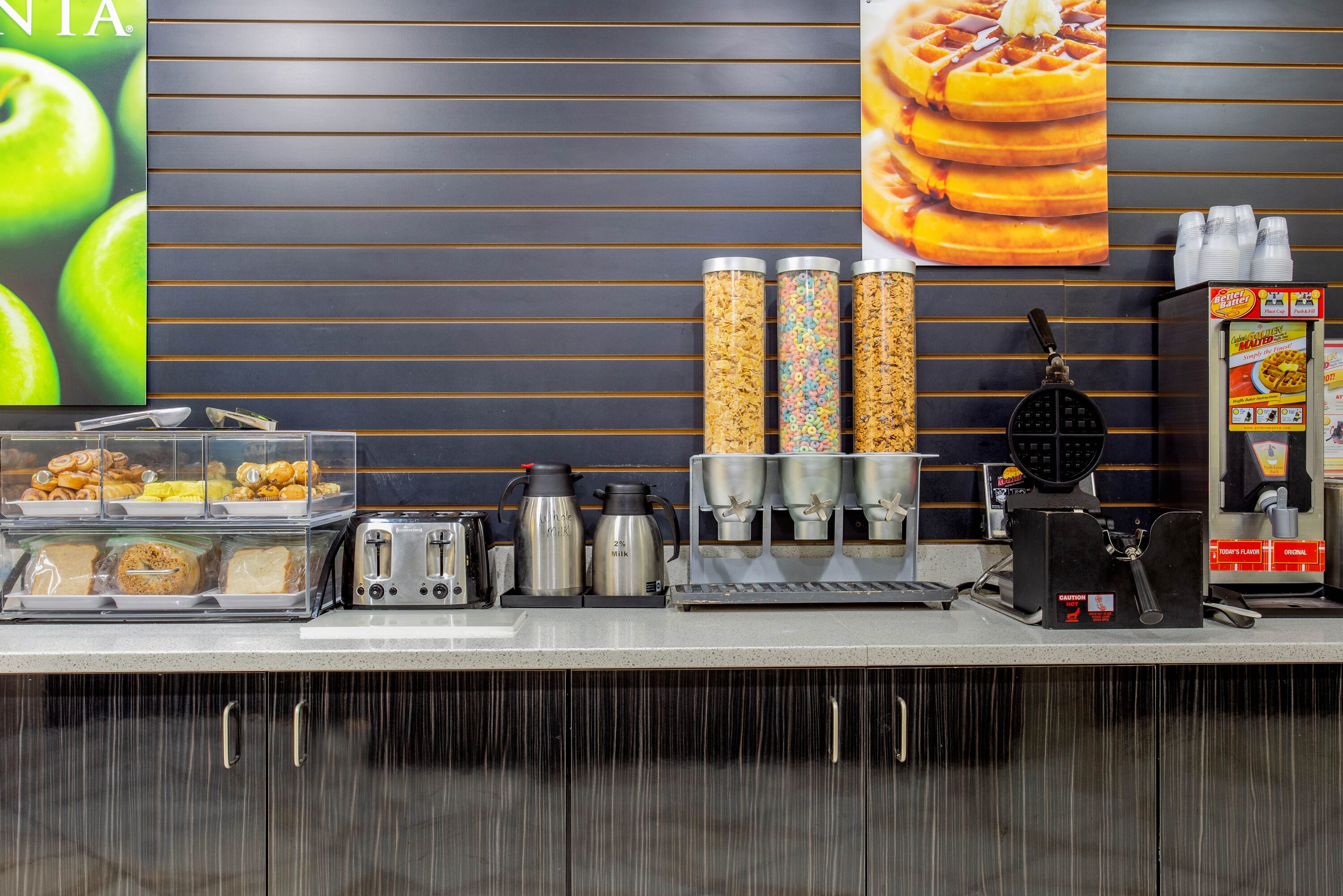 La Quinta Inn & Suites by Wyndham Springfield IL | Springfield, IL Hotels