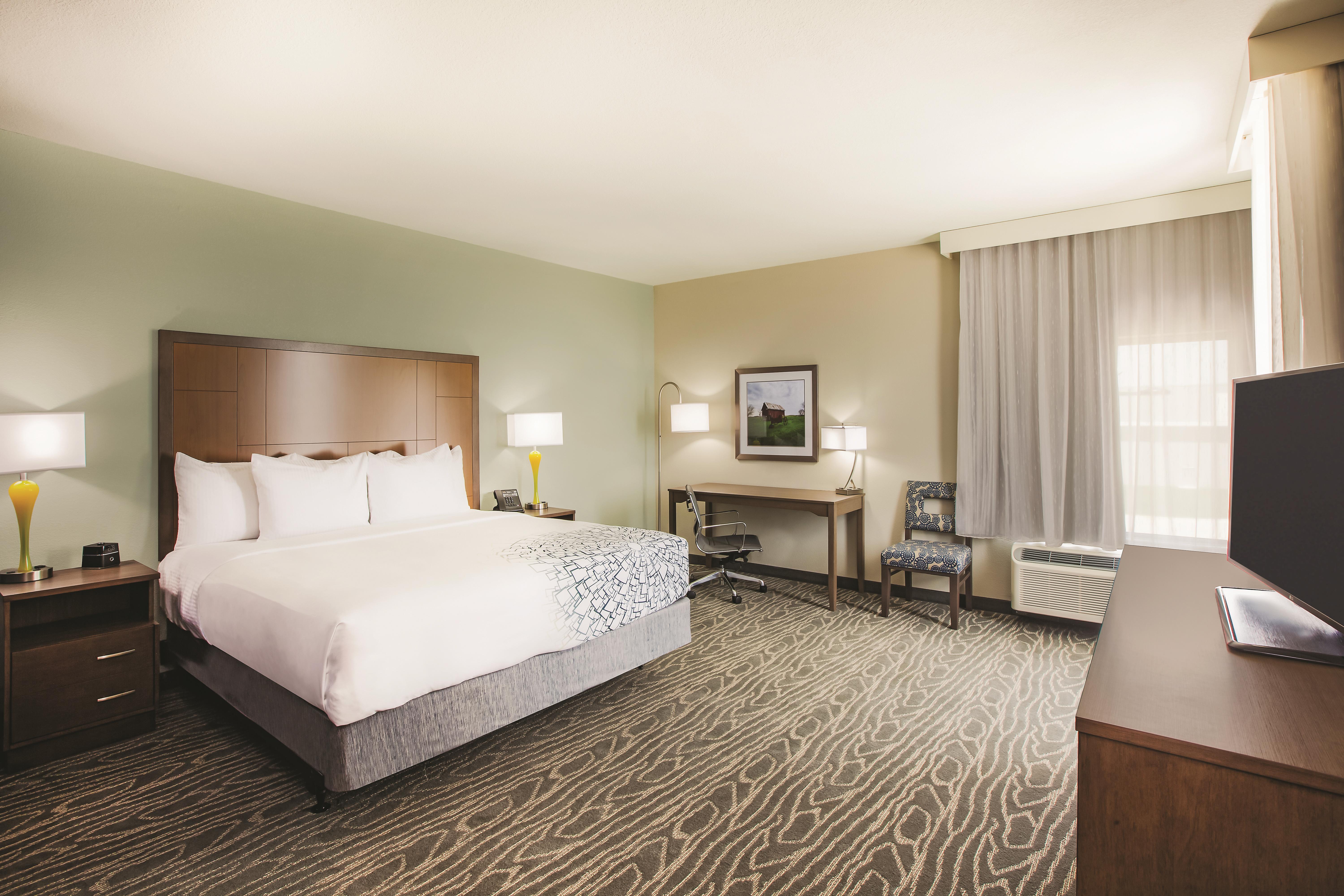 La Quinta Inn & Suites by Wyndham Wichita Northeast | Wichita, KS Hotels
