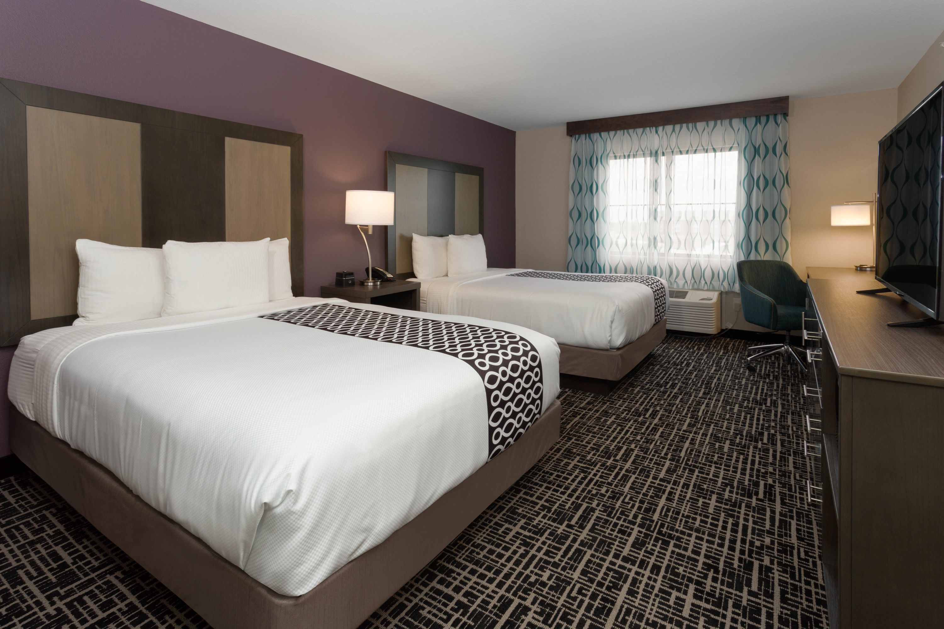 La Quinta Inn & Suites by Wyndham Wichita Airport | Wichita, KS Hotels