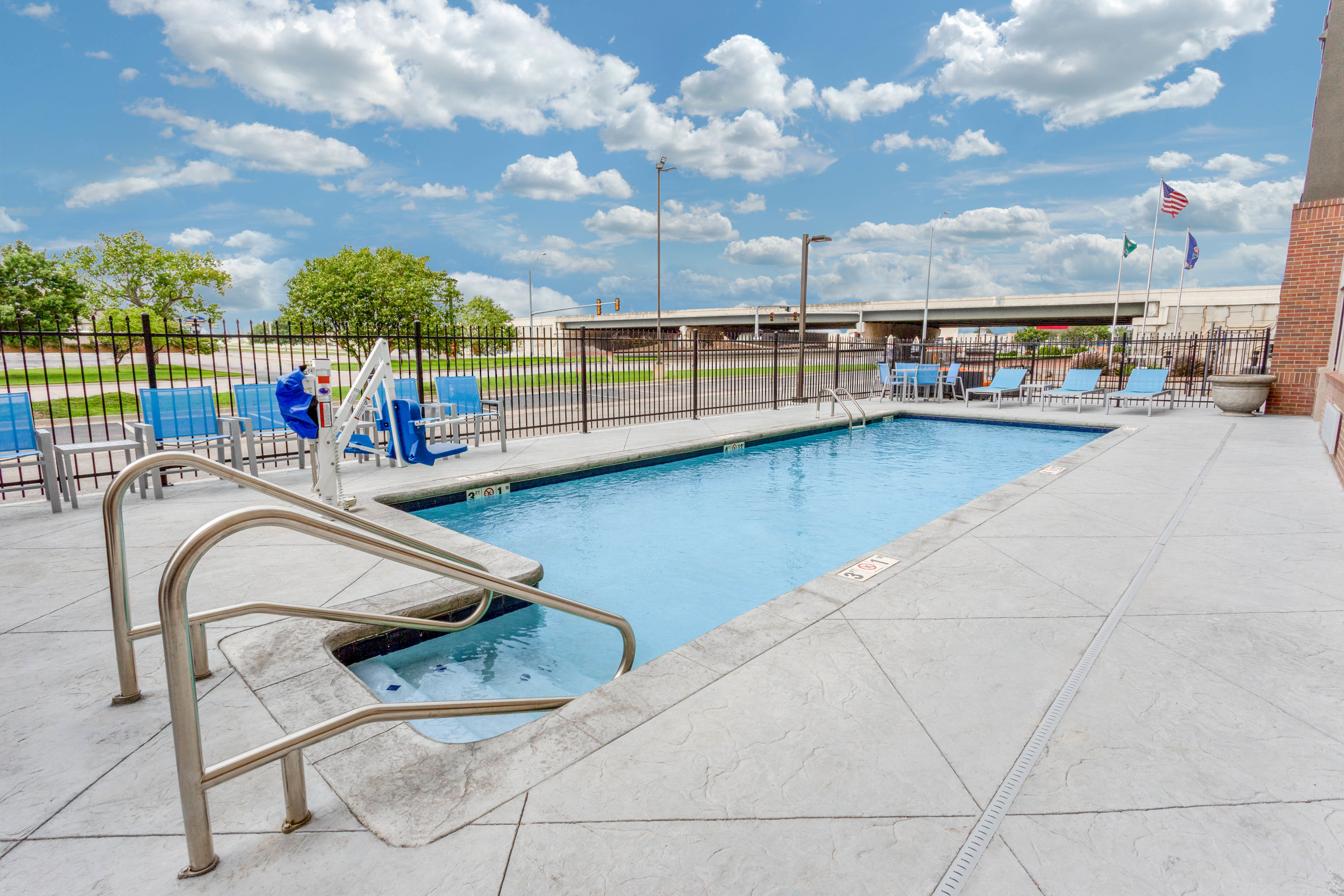La Quinta Inn & Suites by Wyndham Wichita Airport | Wichita, KS Hotels