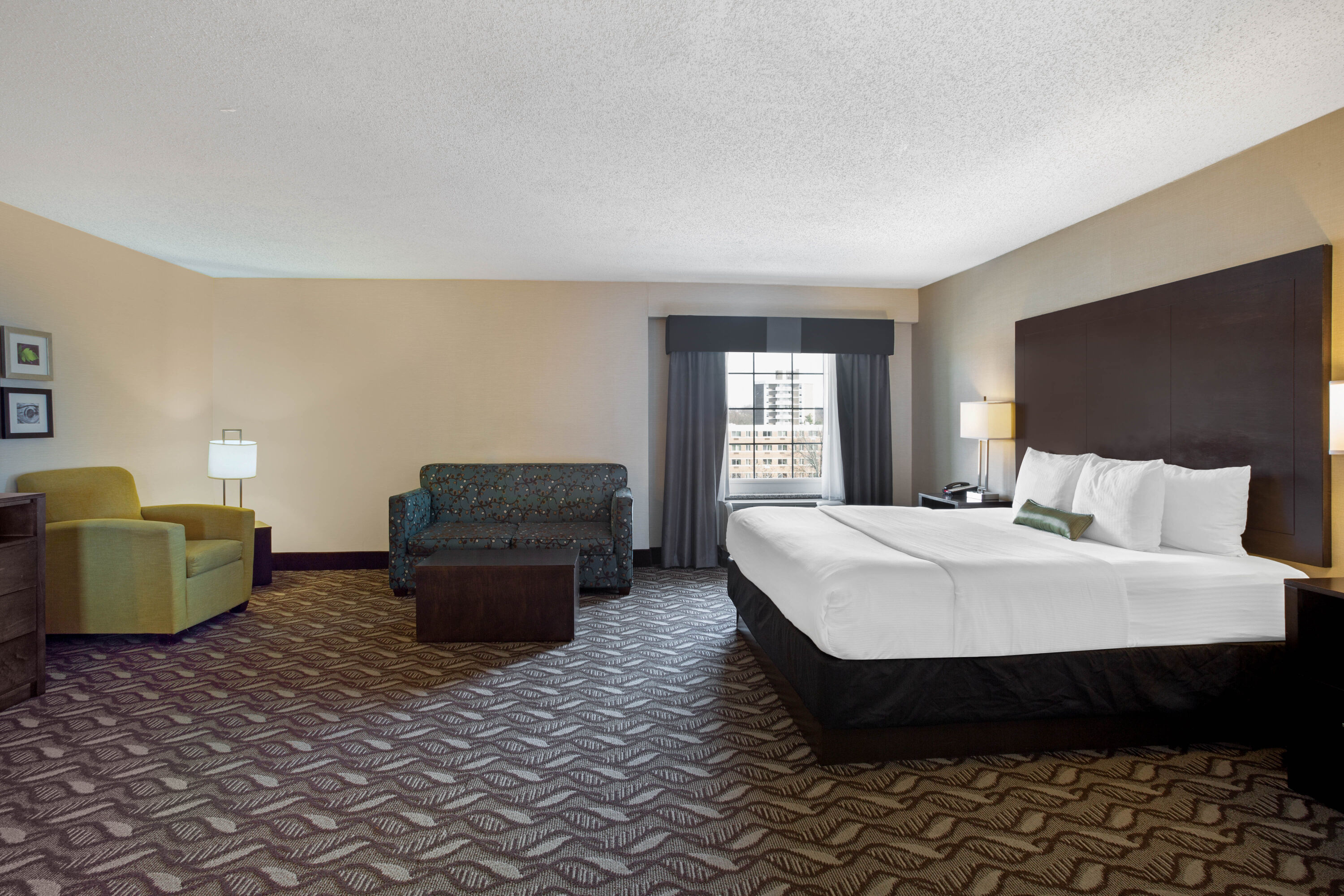 La Quinta Inn & Suites by Wyndham Springfield MA | Springfield, MA Hotels