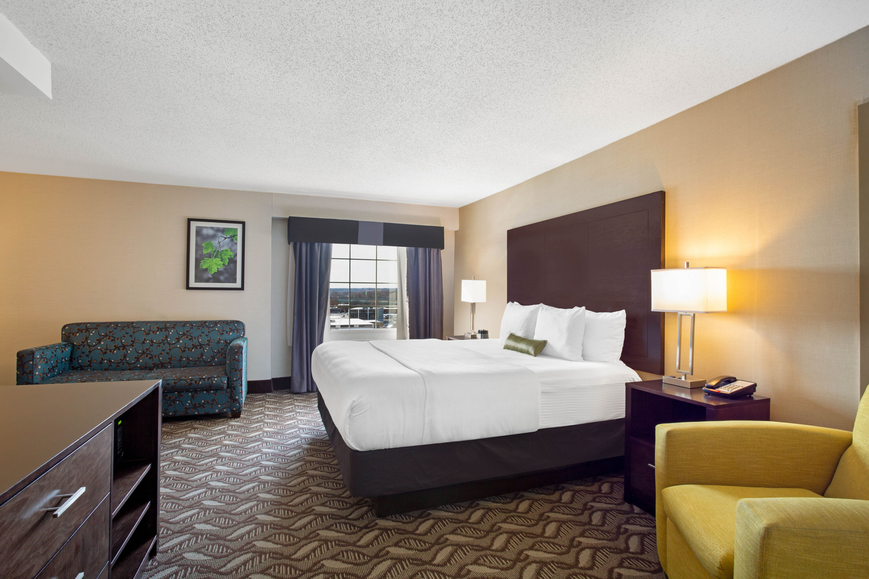 La Quinta Inn & Suites by Wyndham Springfield MA | Springfield, MA Hotels