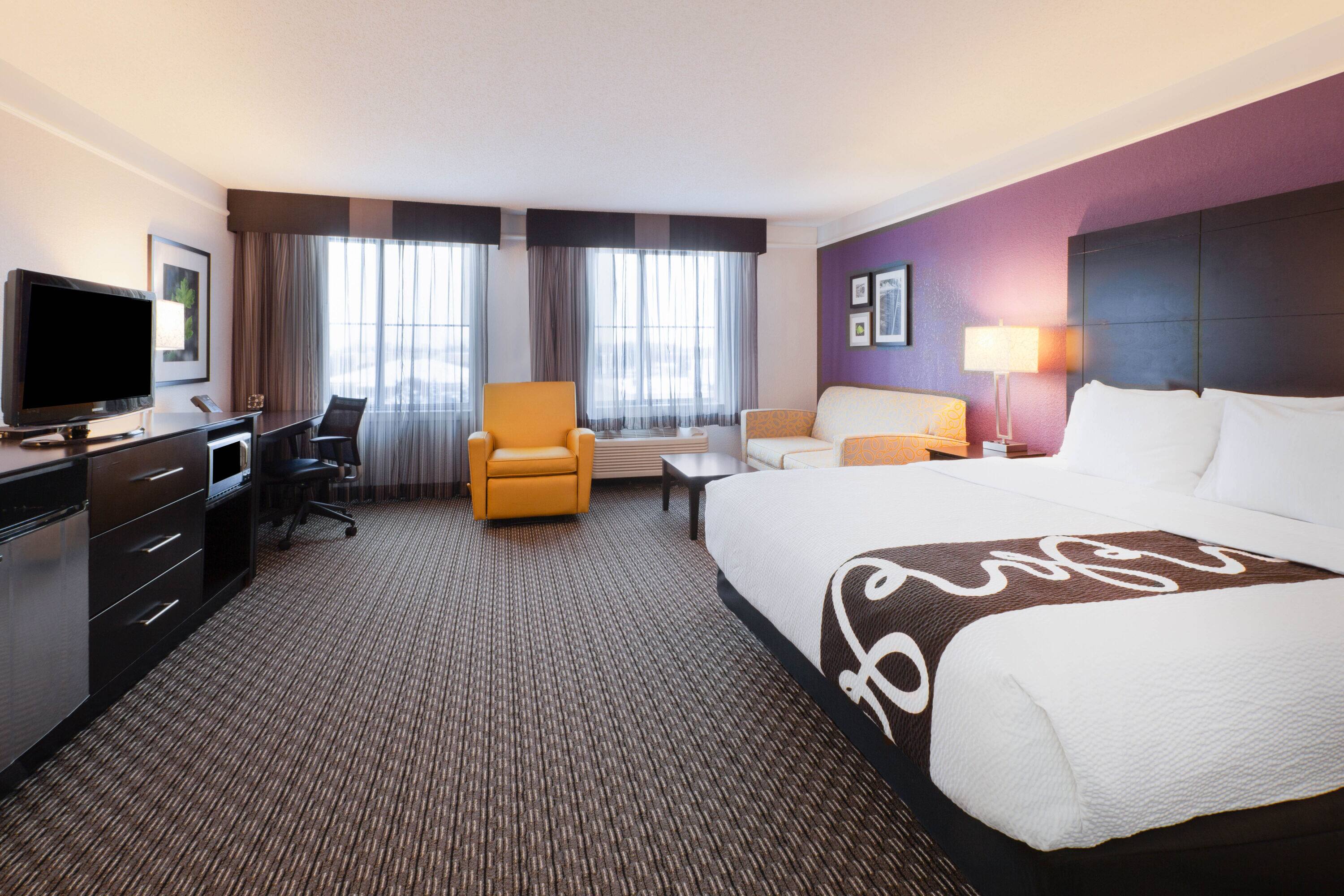 La Quinta Inn Suites By Wyndham Detroit Utica Utica MI Hotels
